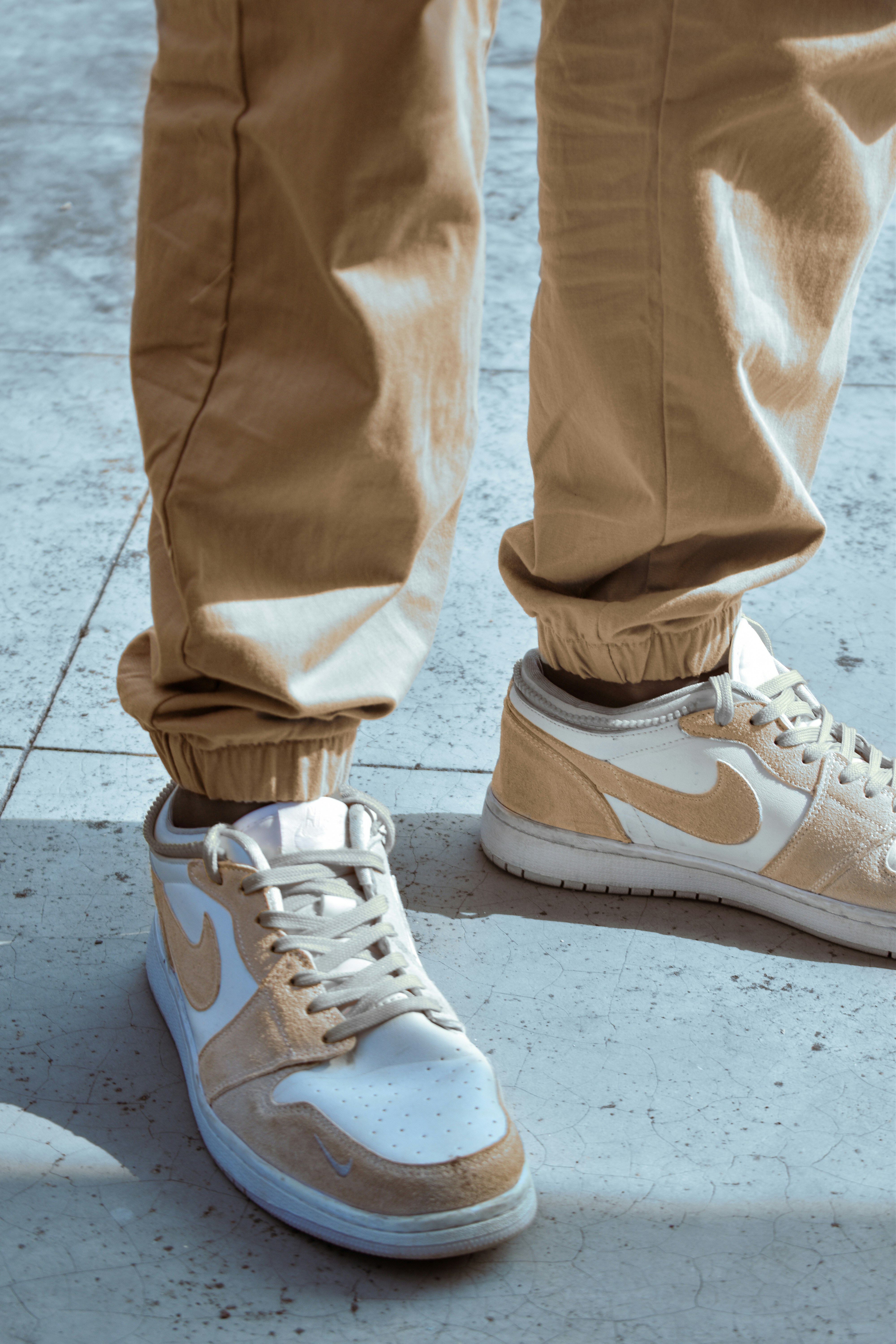 Close-up of stylish sneakers paired with relaxed-fit pants, showcasing a modern streetwear aesthetic.