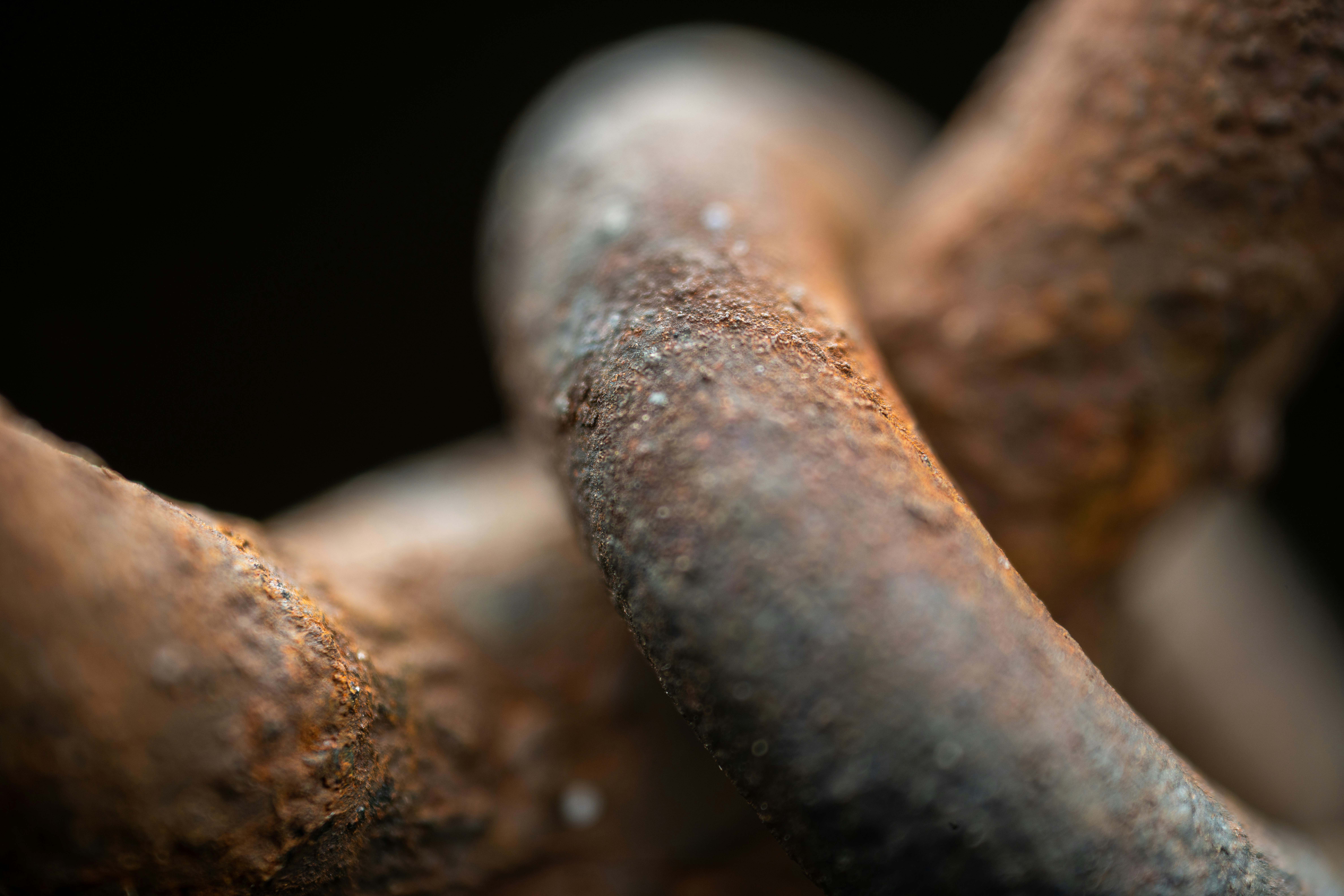 Rust's Quiet Geometry: Macro Portrait of Weathered Chains