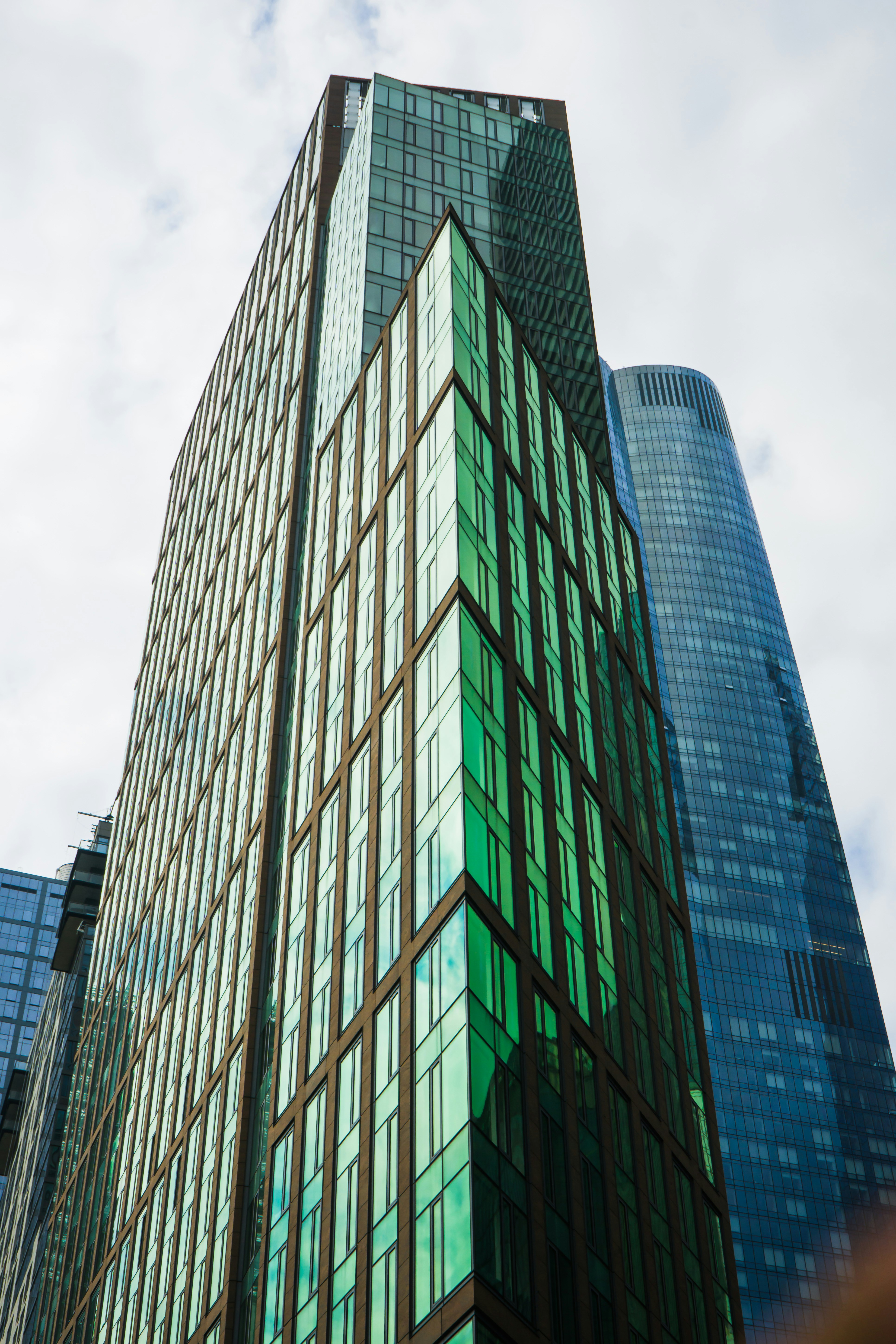 Un par de rascacielos foto – Imagen de Edificio gratuita en Unsplash