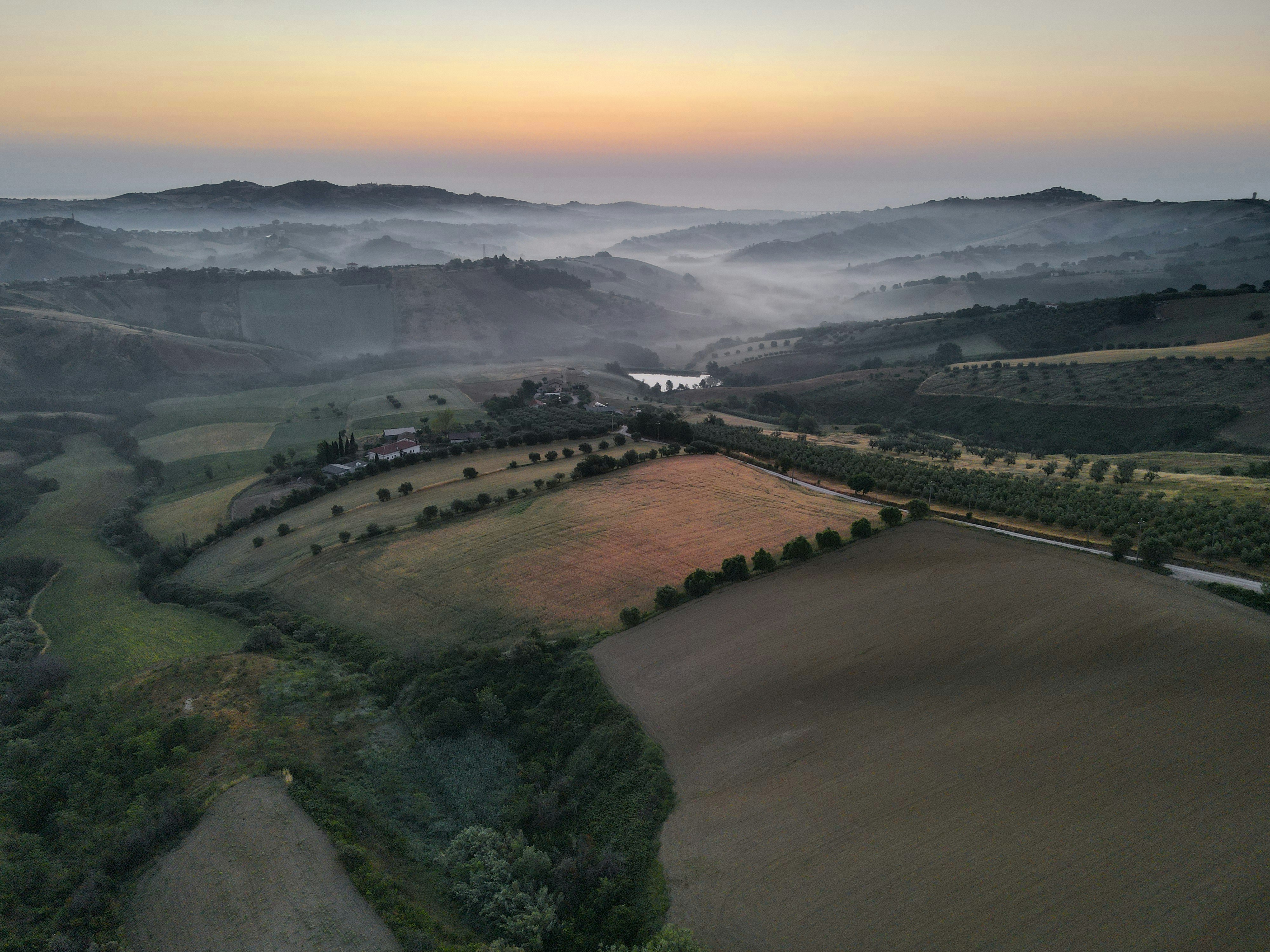 A river running through a valley photo – Free Bellante Image on Unsplash