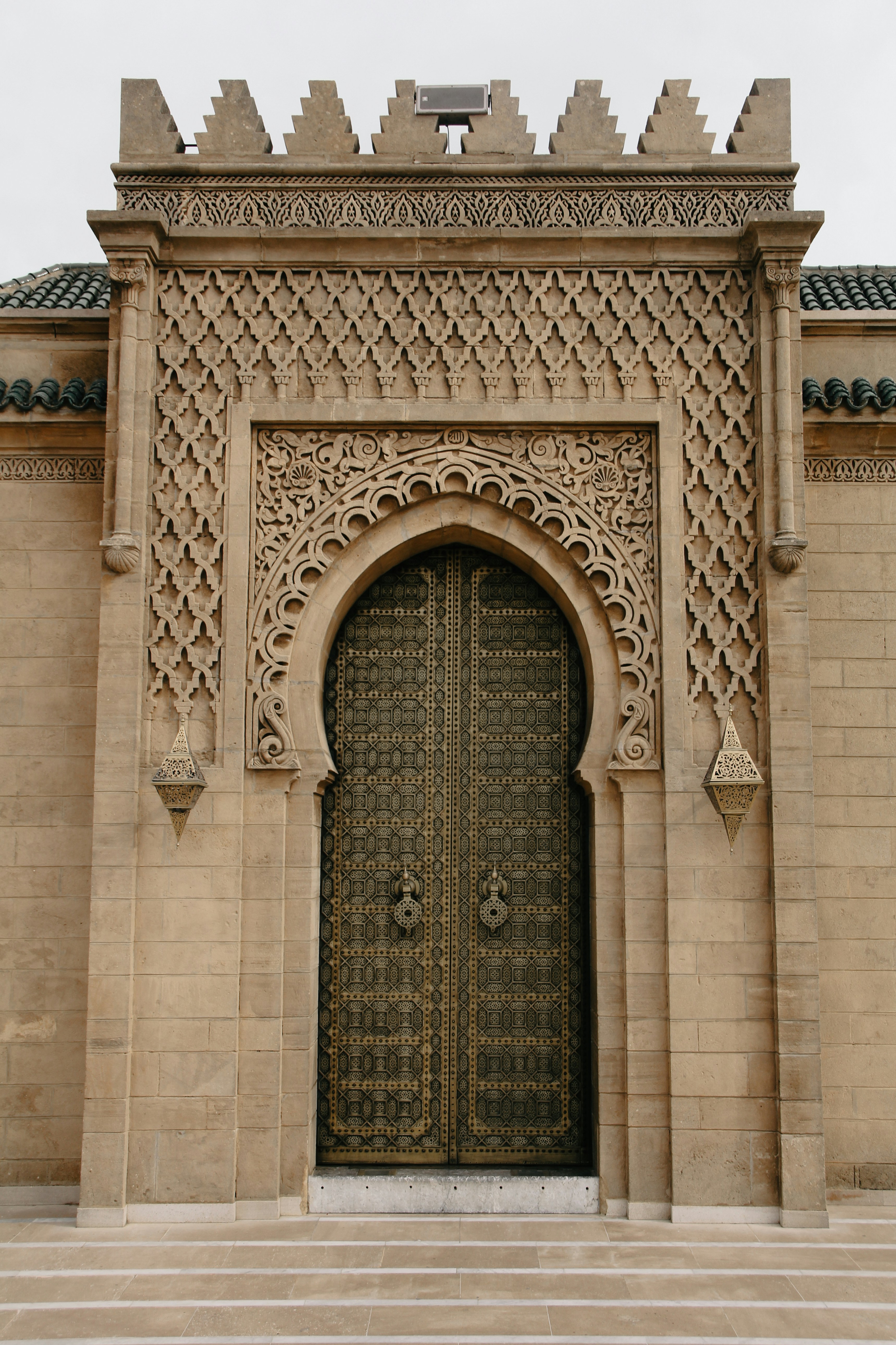 A large stone door photo – Free Morocco Image on Unsplash