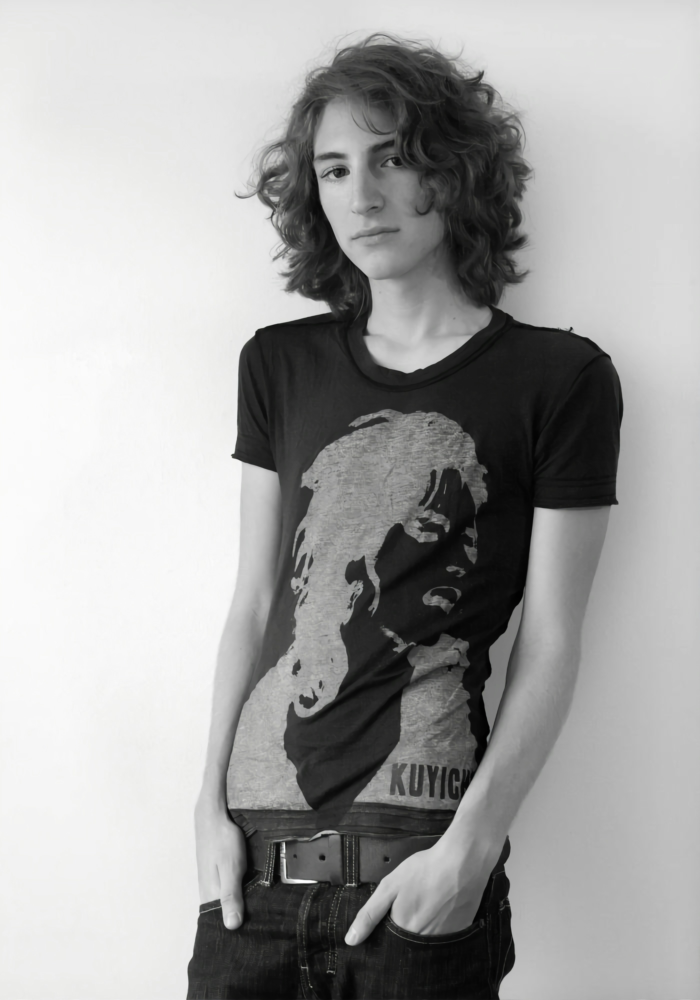 Una persona posando para una foto foto – Imagen de Humano gratuita en ...