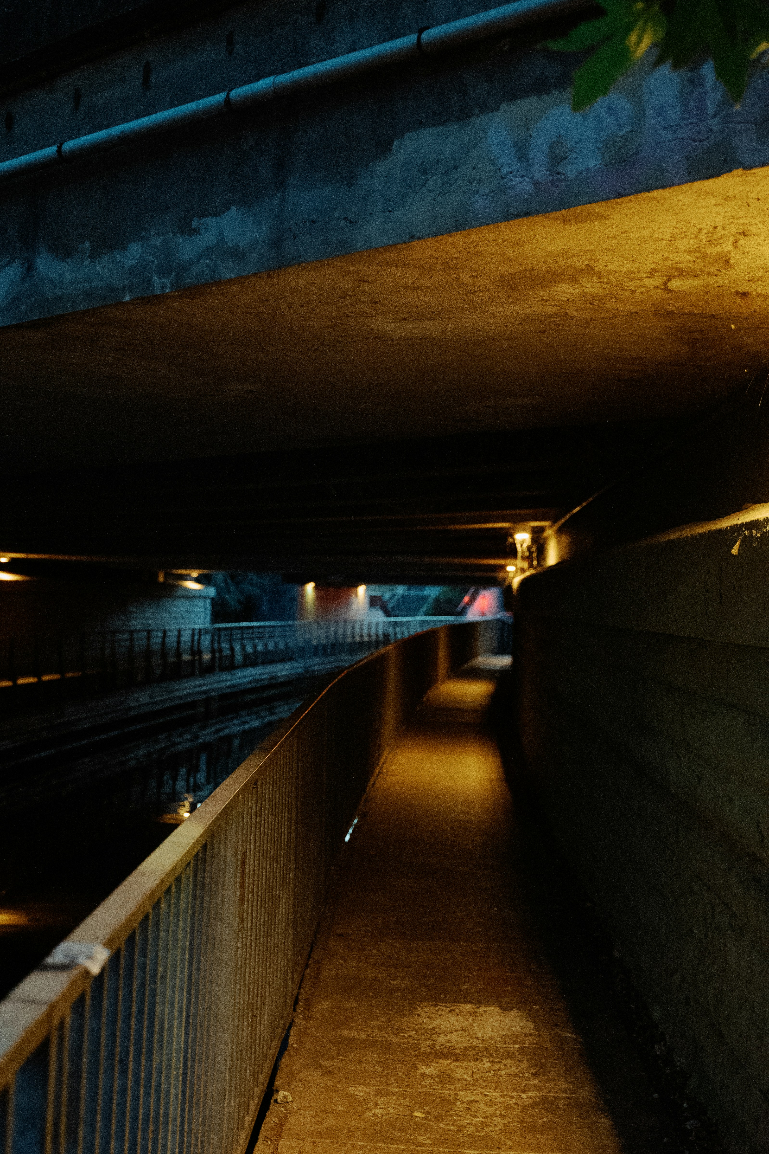 A bridge with a railing photo – Free Nantes Image on Unsplash