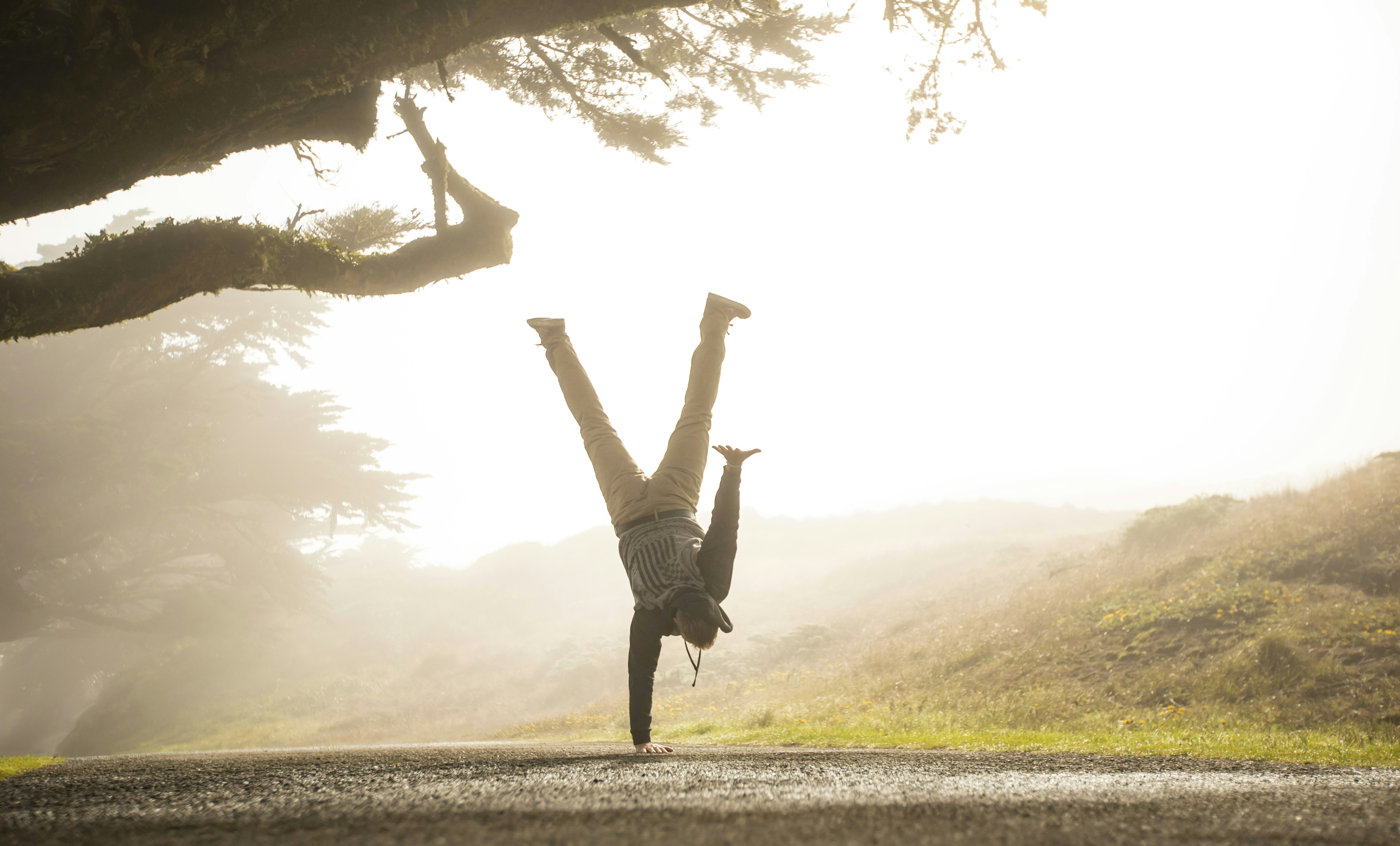 A person doing a handstand in the air photo – Free Human Image on Unsplash