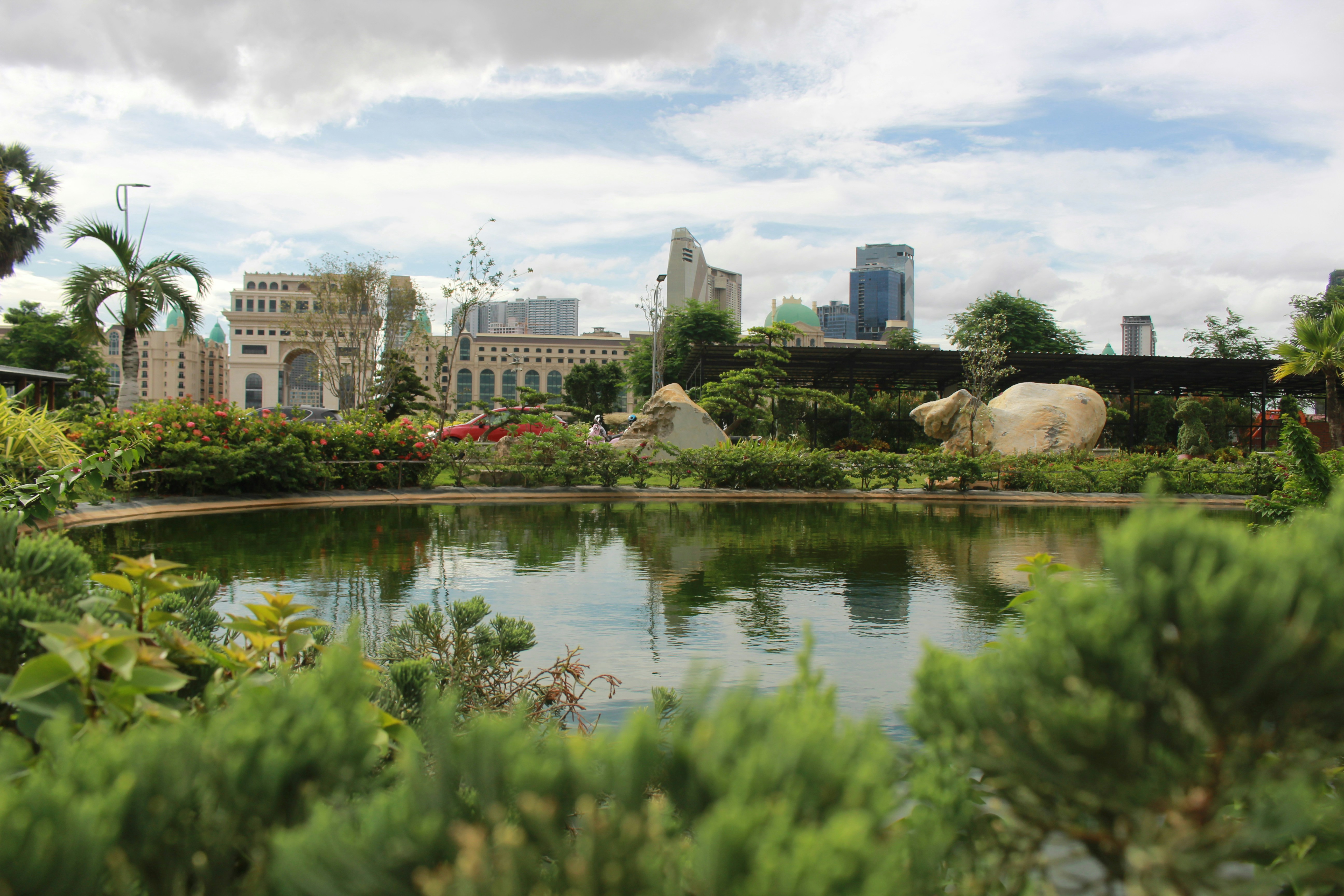 A body of water with buildings in the background photo – Free Outdoors ...