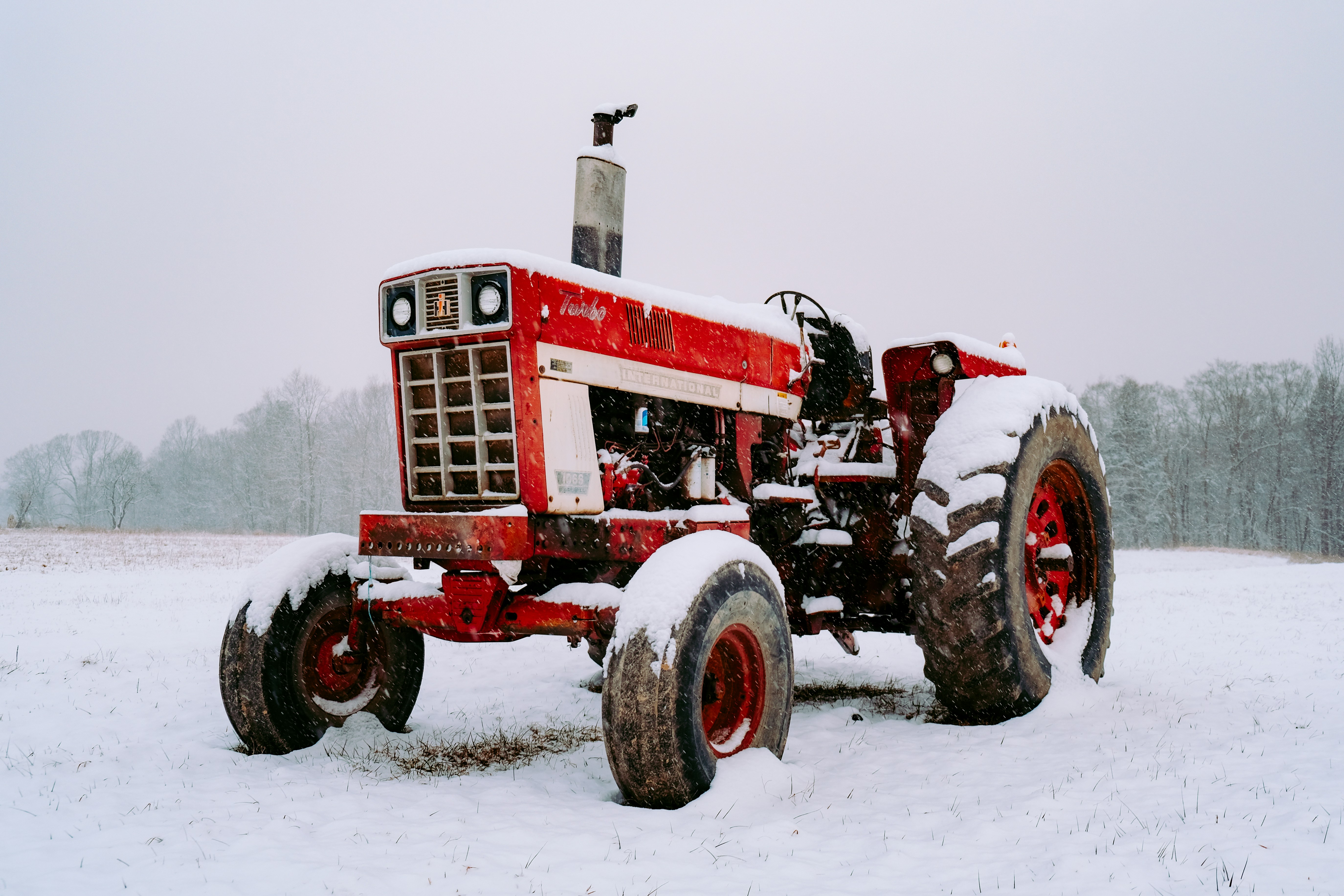 Un tracteur dans la neige photo – Image gratuite de Tracteur sur Unsplash