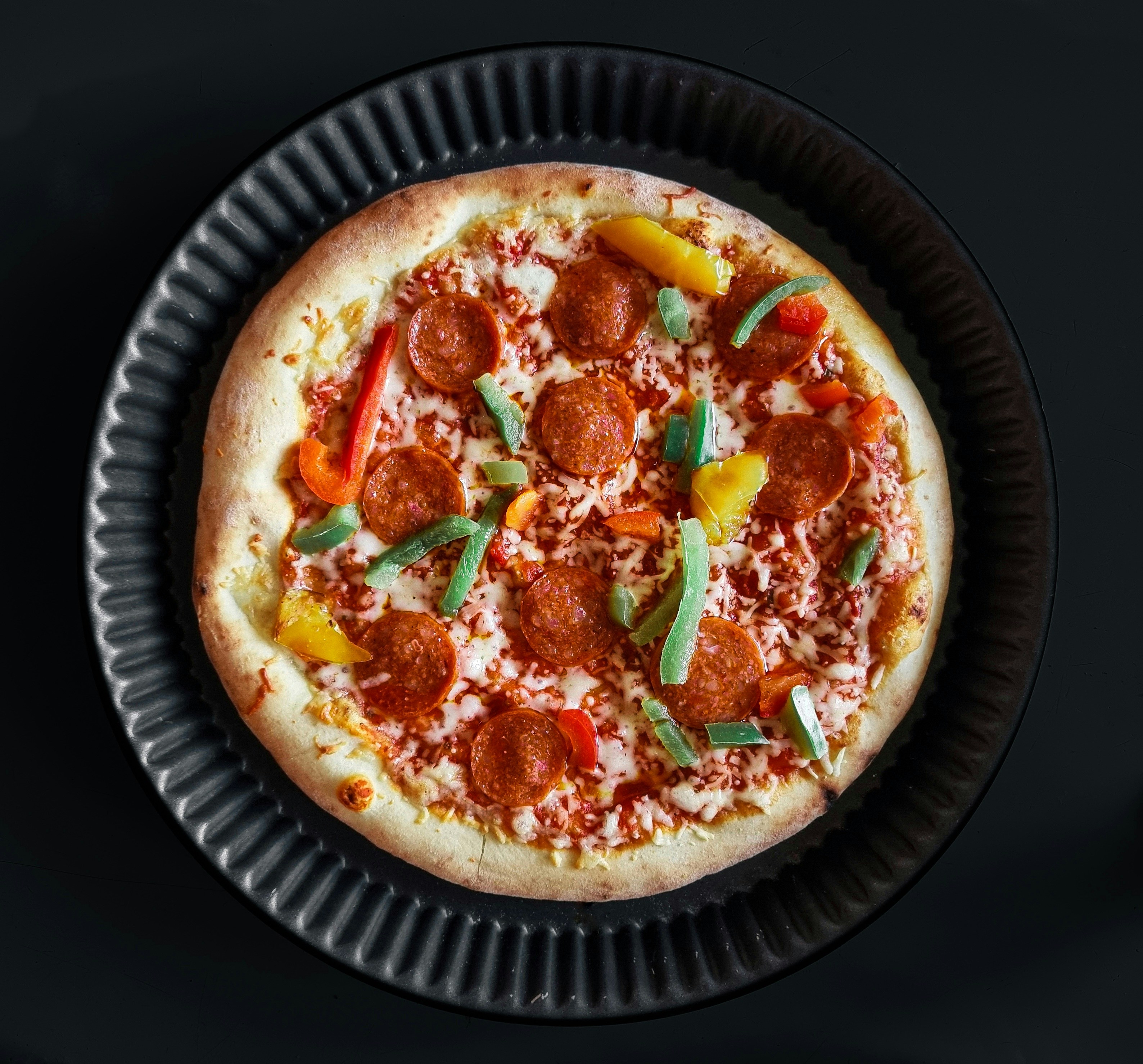 A pizza with pepperoni and cheese photo – Free Finland Image on Unsplash