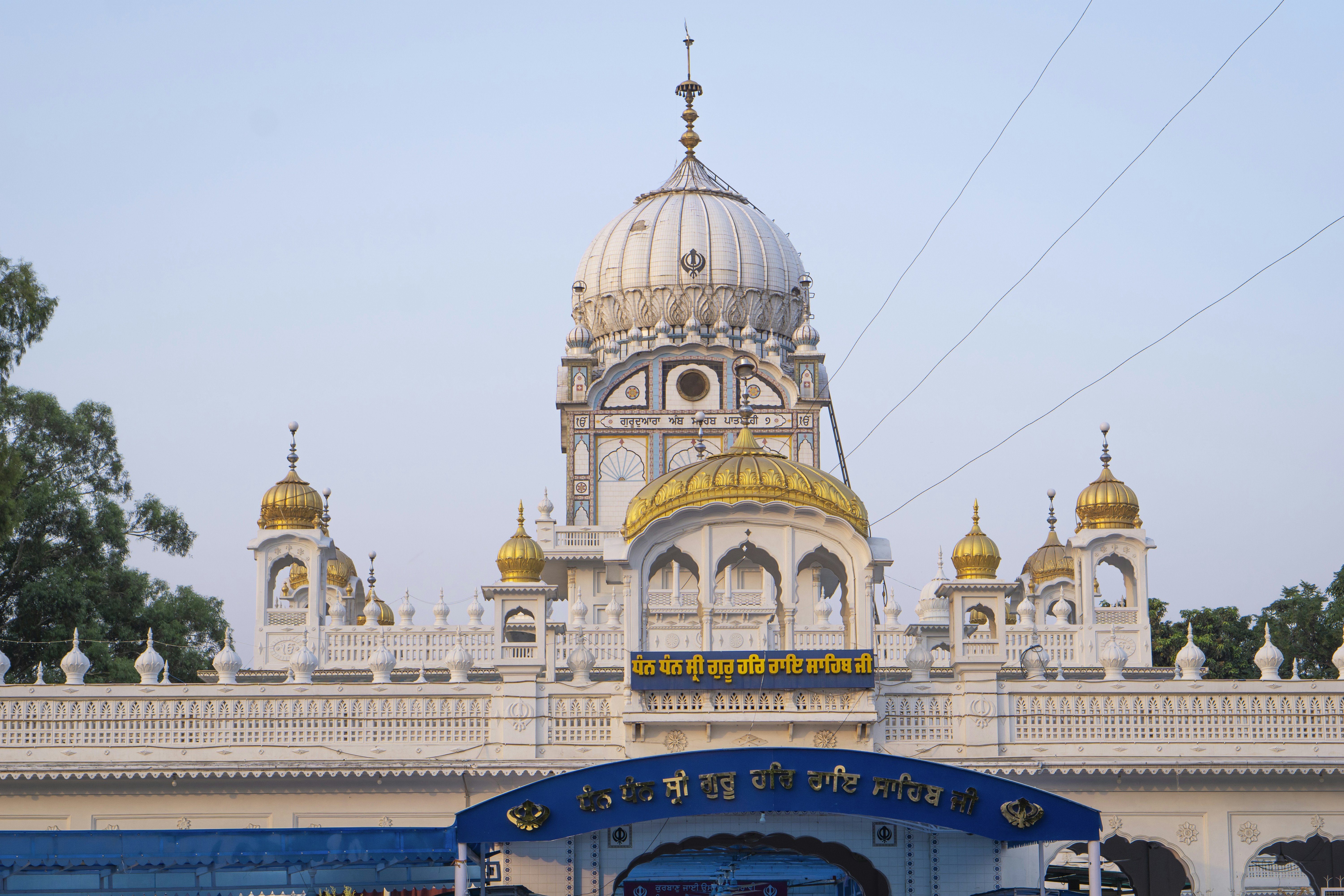 A large building with a domed roof photo – Free Sikh temple Image on ...