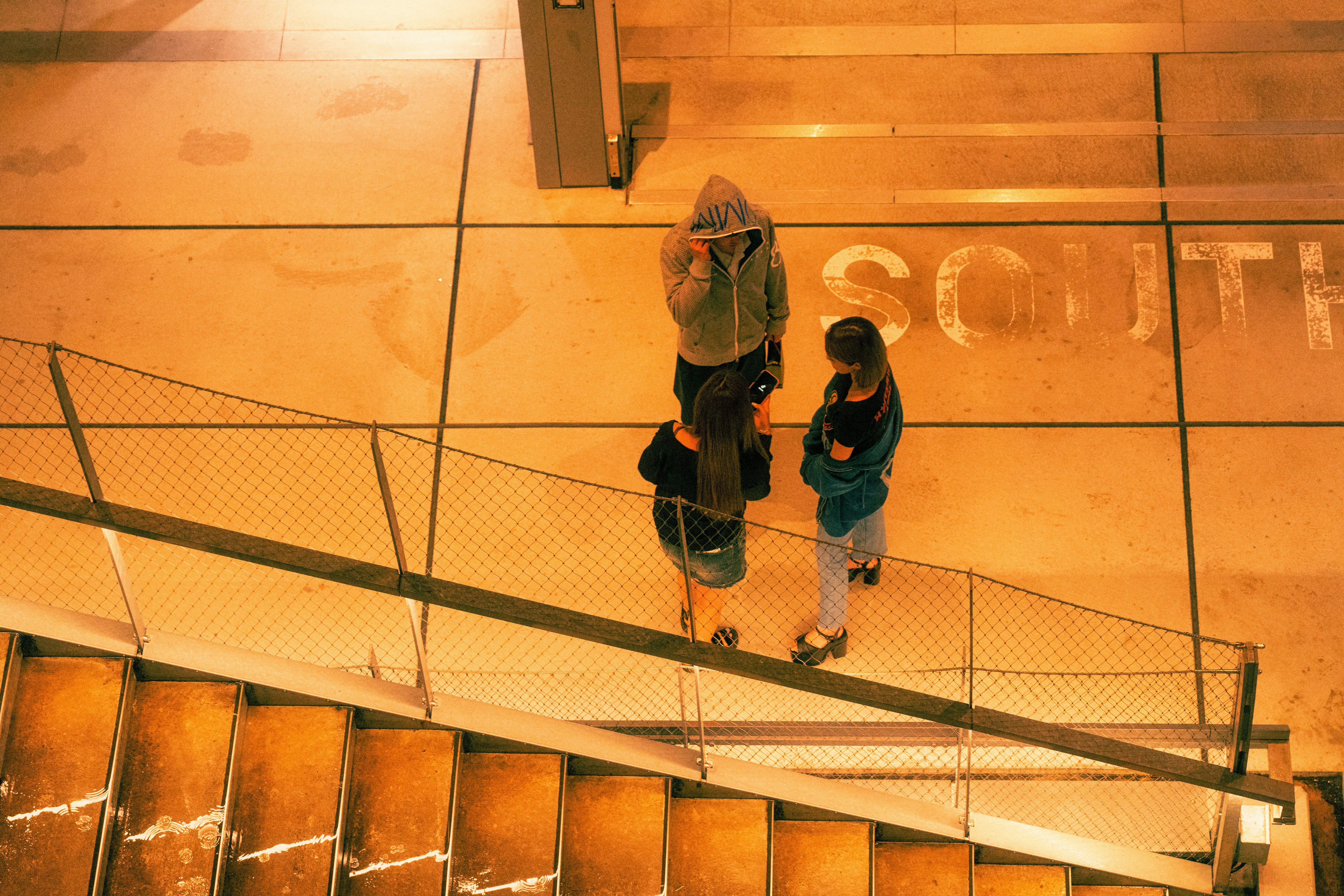 Amber Overlook: Quiet Convergence on the Midway Stair