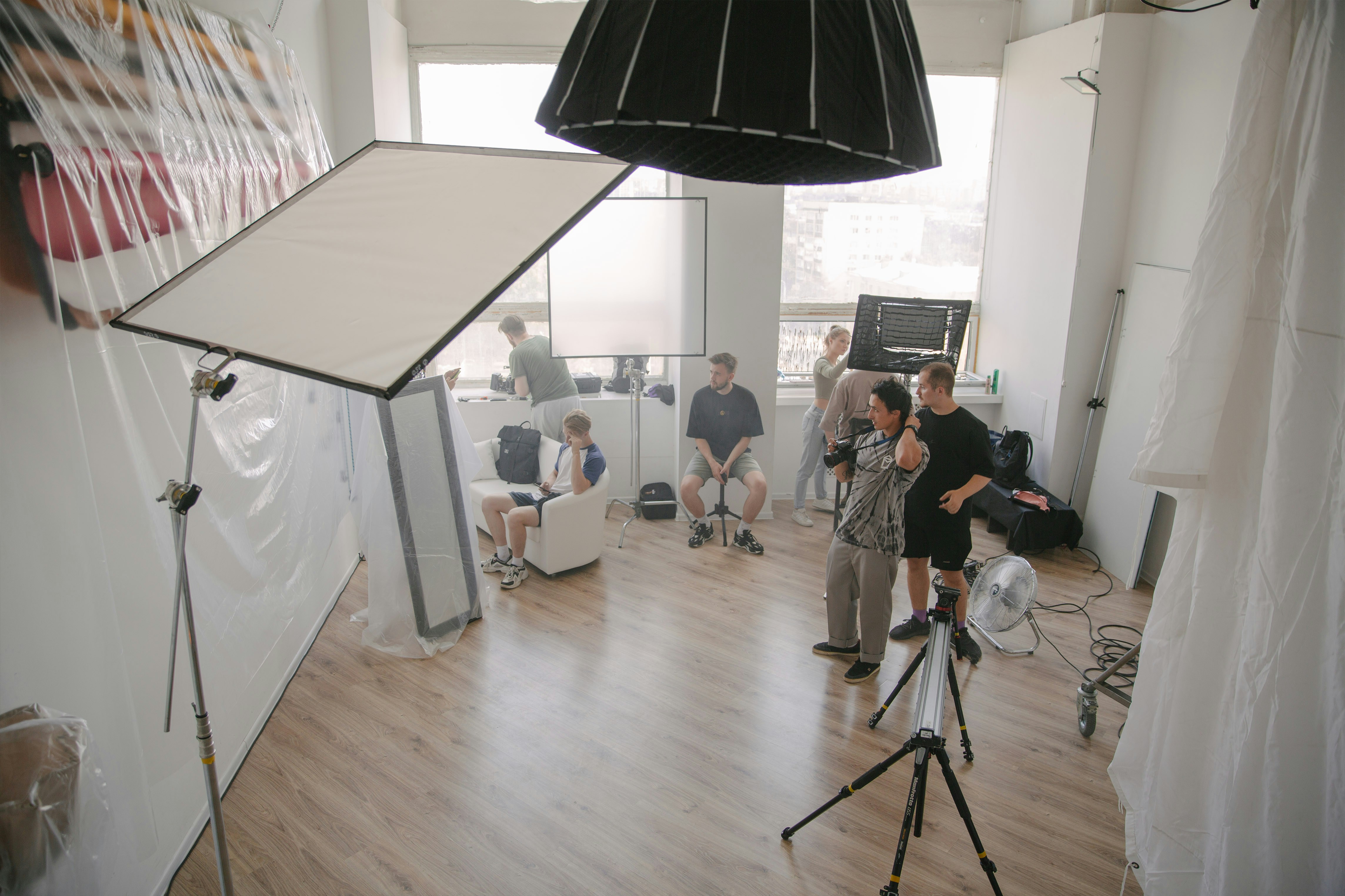 A group of people in a room photo – Free Ad shooting Image on Unsplash