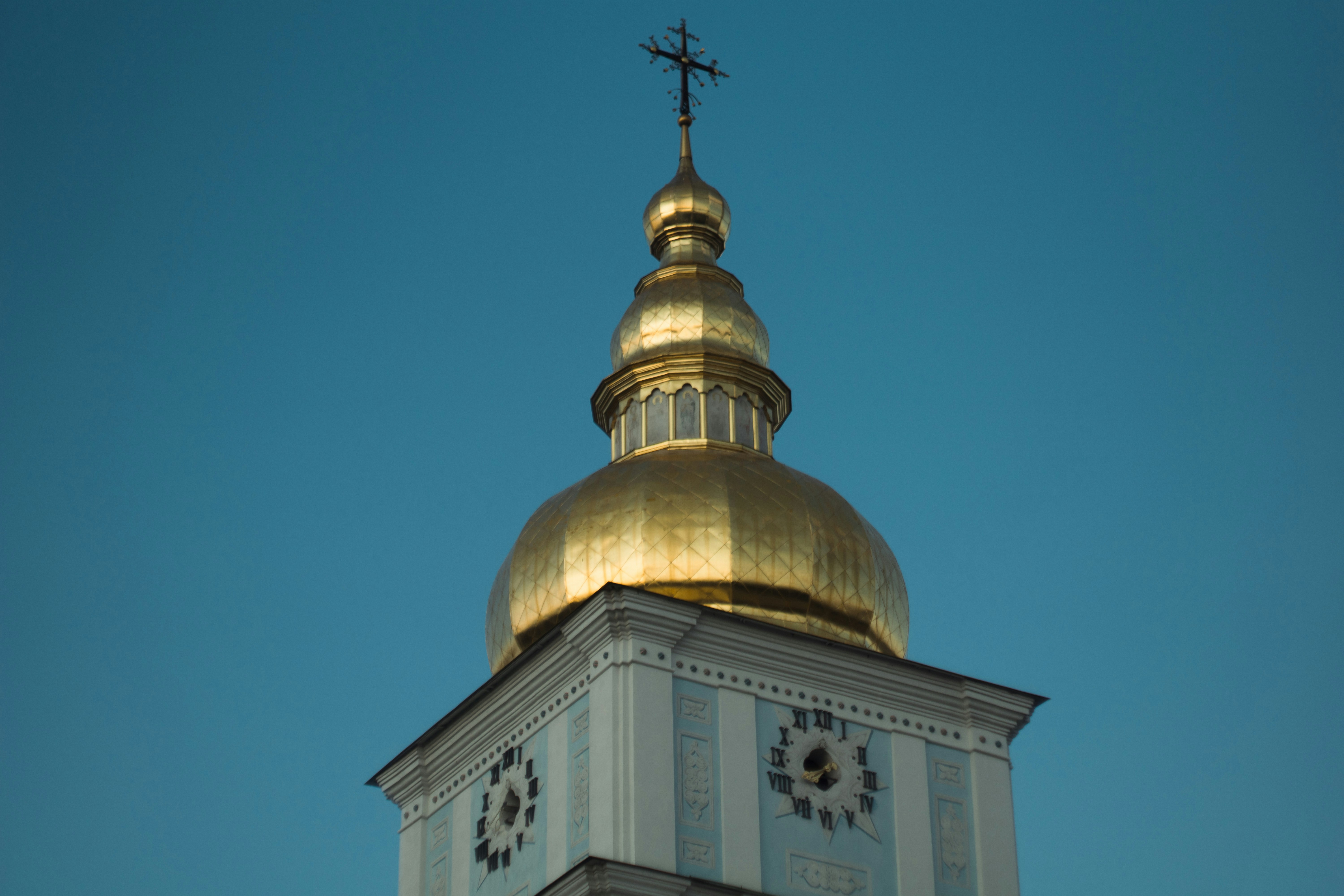 A clock on a tower photo – Free Kyiv Image on Unsplash
