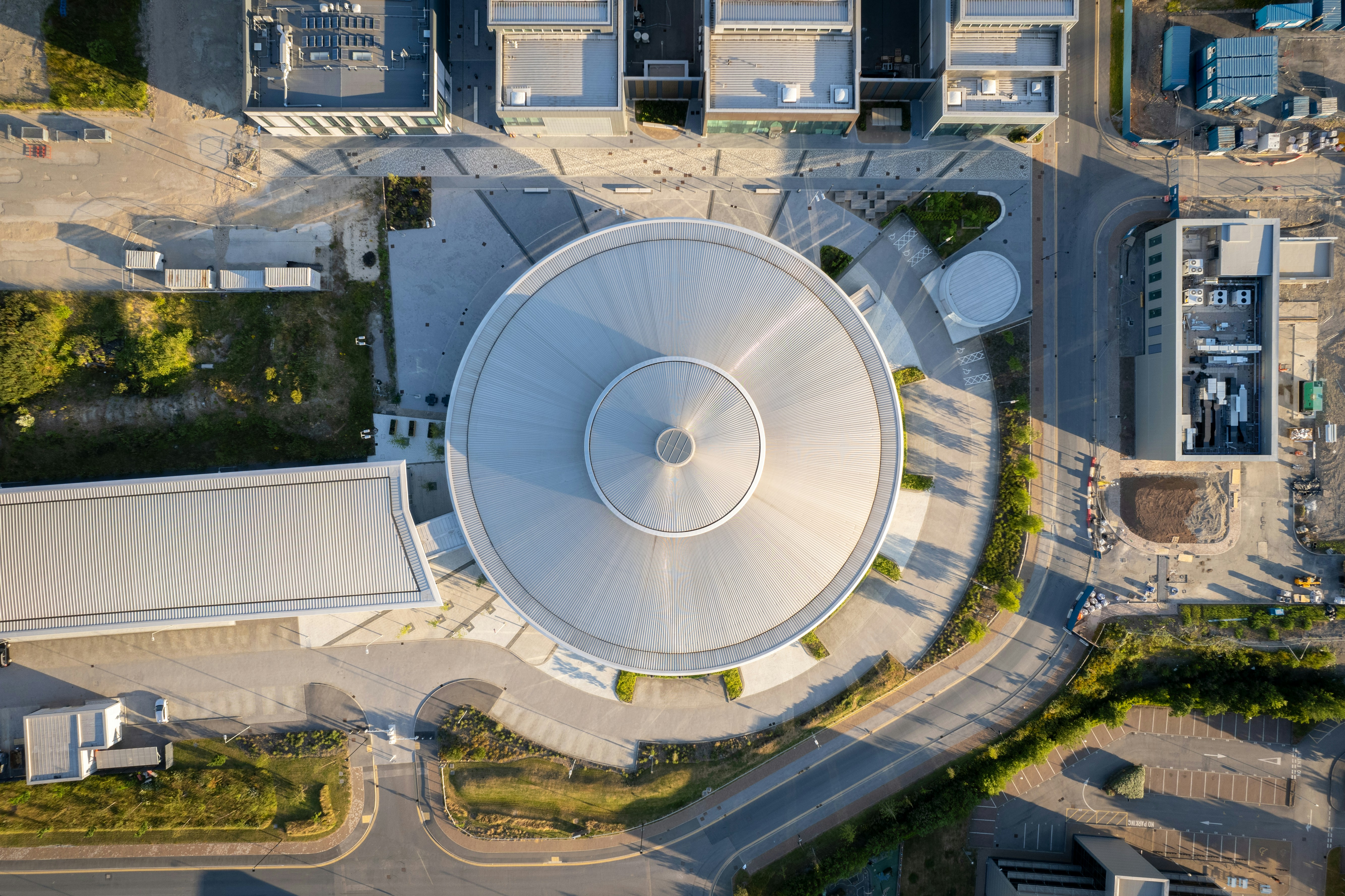 A large circular building with a circular roof photo – Free Grey Image ...