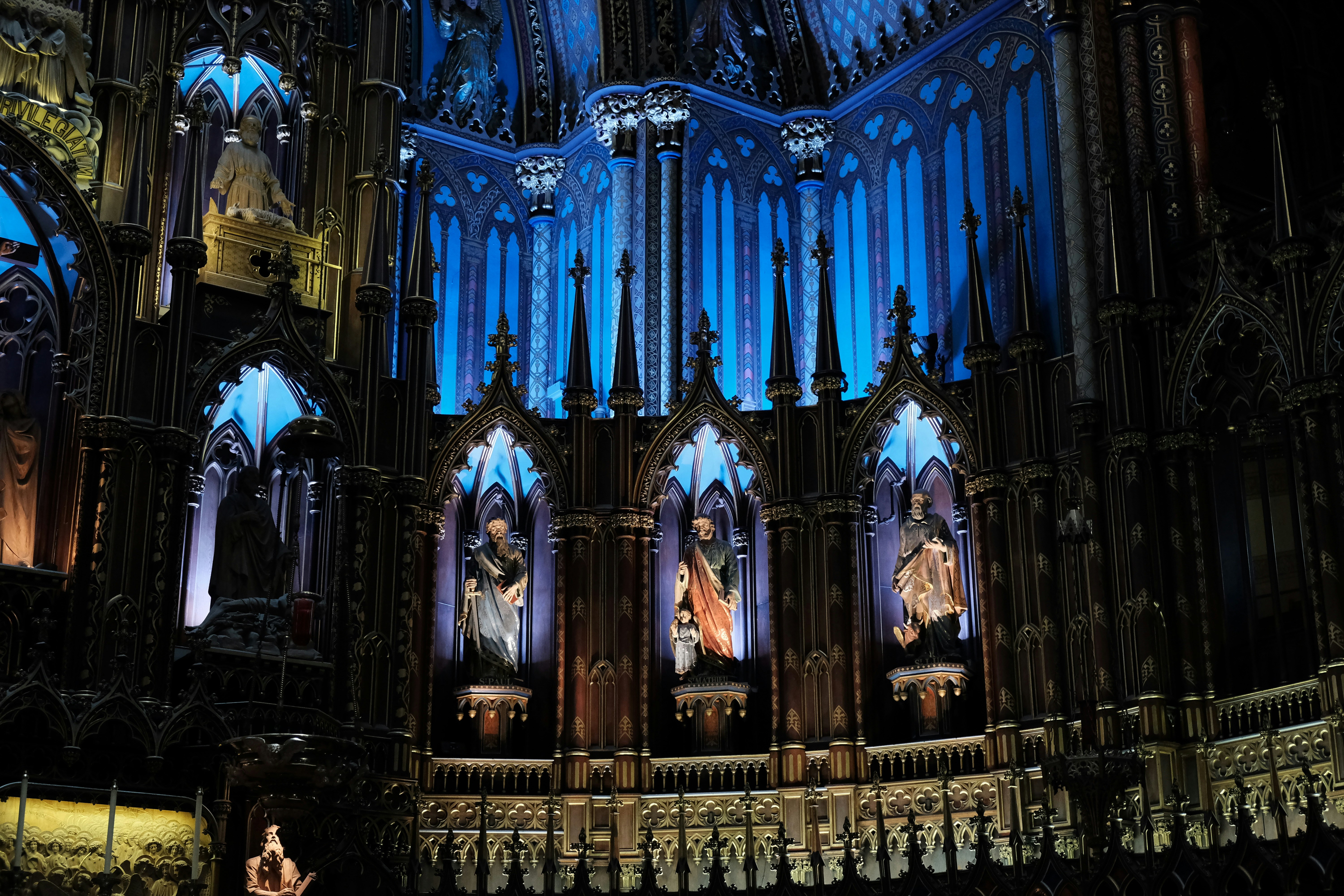 Azure Arches: Blue-hour Illumination Across a Gothic Cathedral Choir