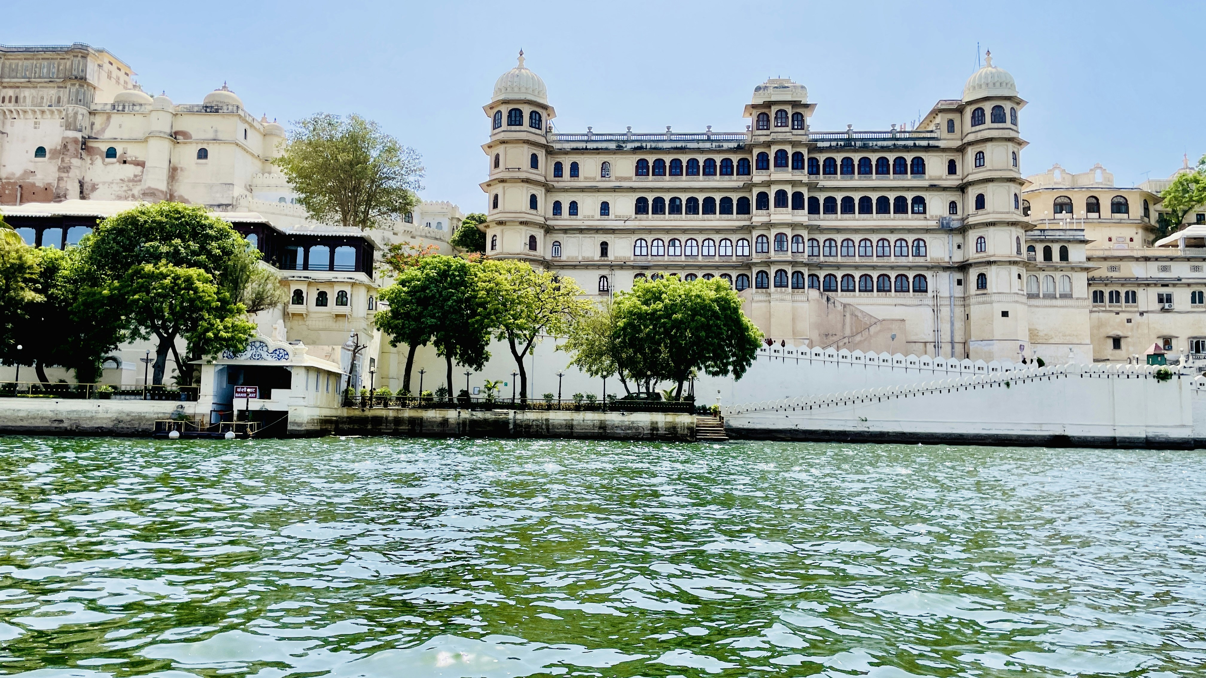 Beautiful view of city palace from lake pichola, udaipur. 