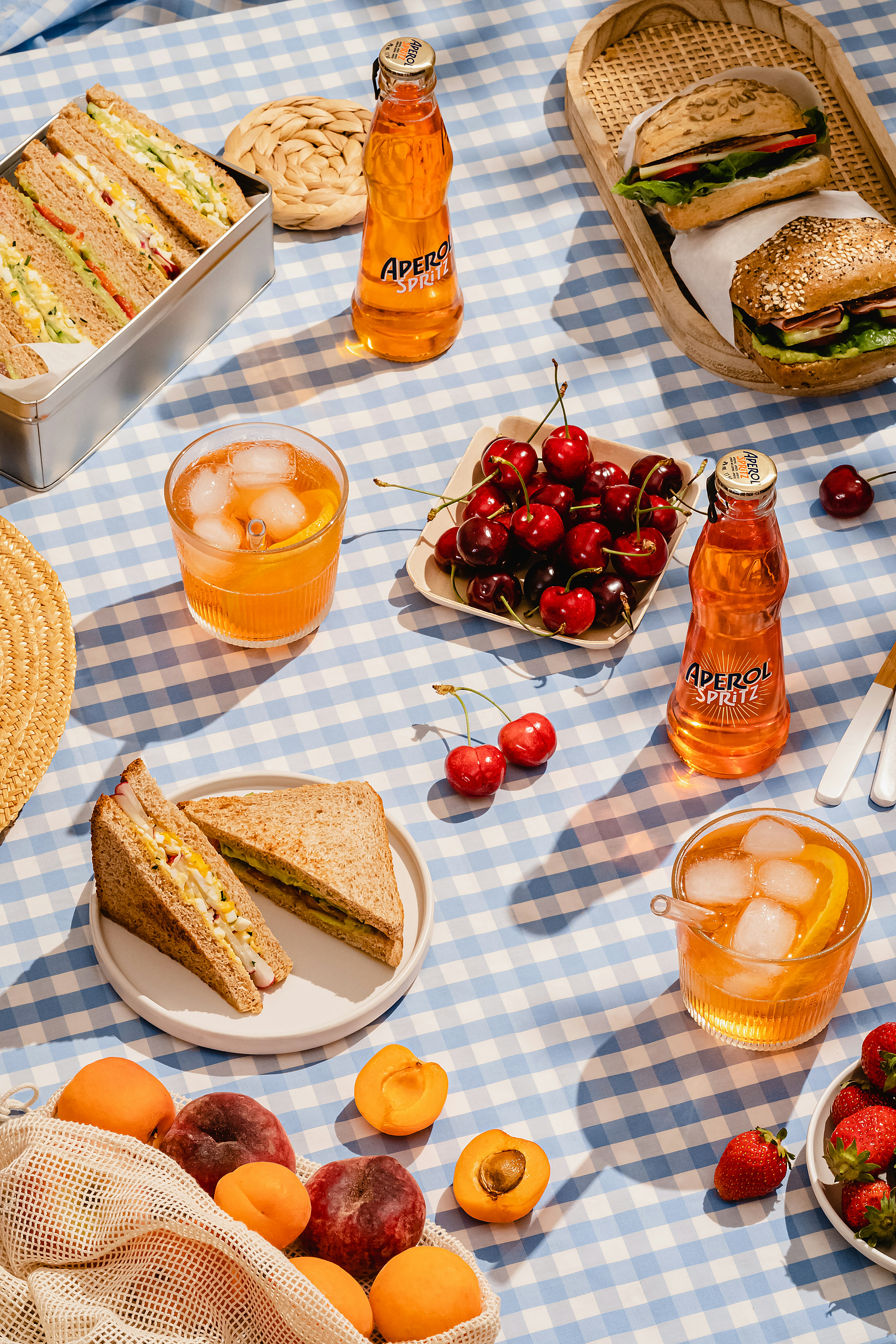 Une table pleine de nourriture photo – Photo Photographe culinaire ...