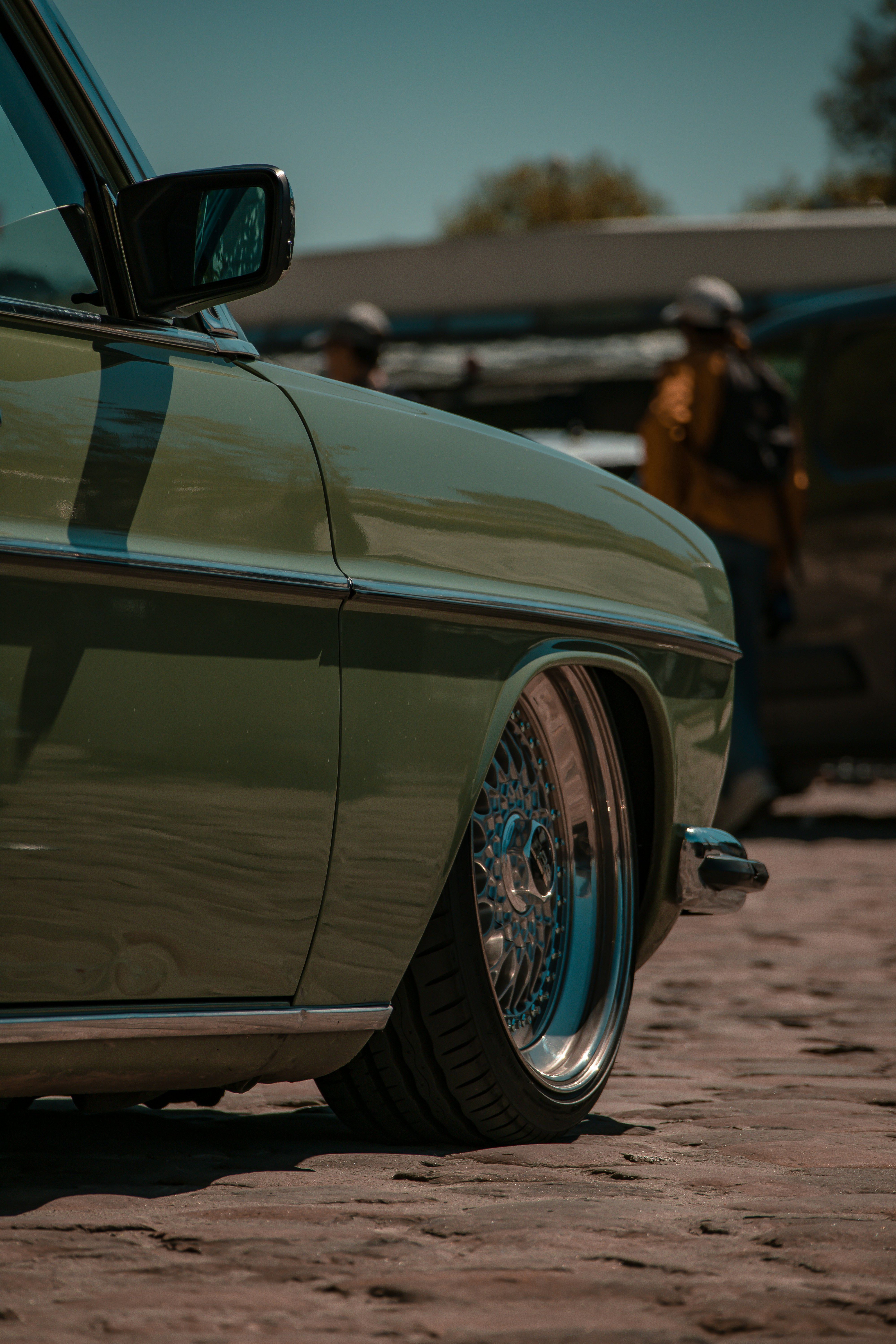 A car with a dent in the front wheel photo – Free Port de la conférence ...