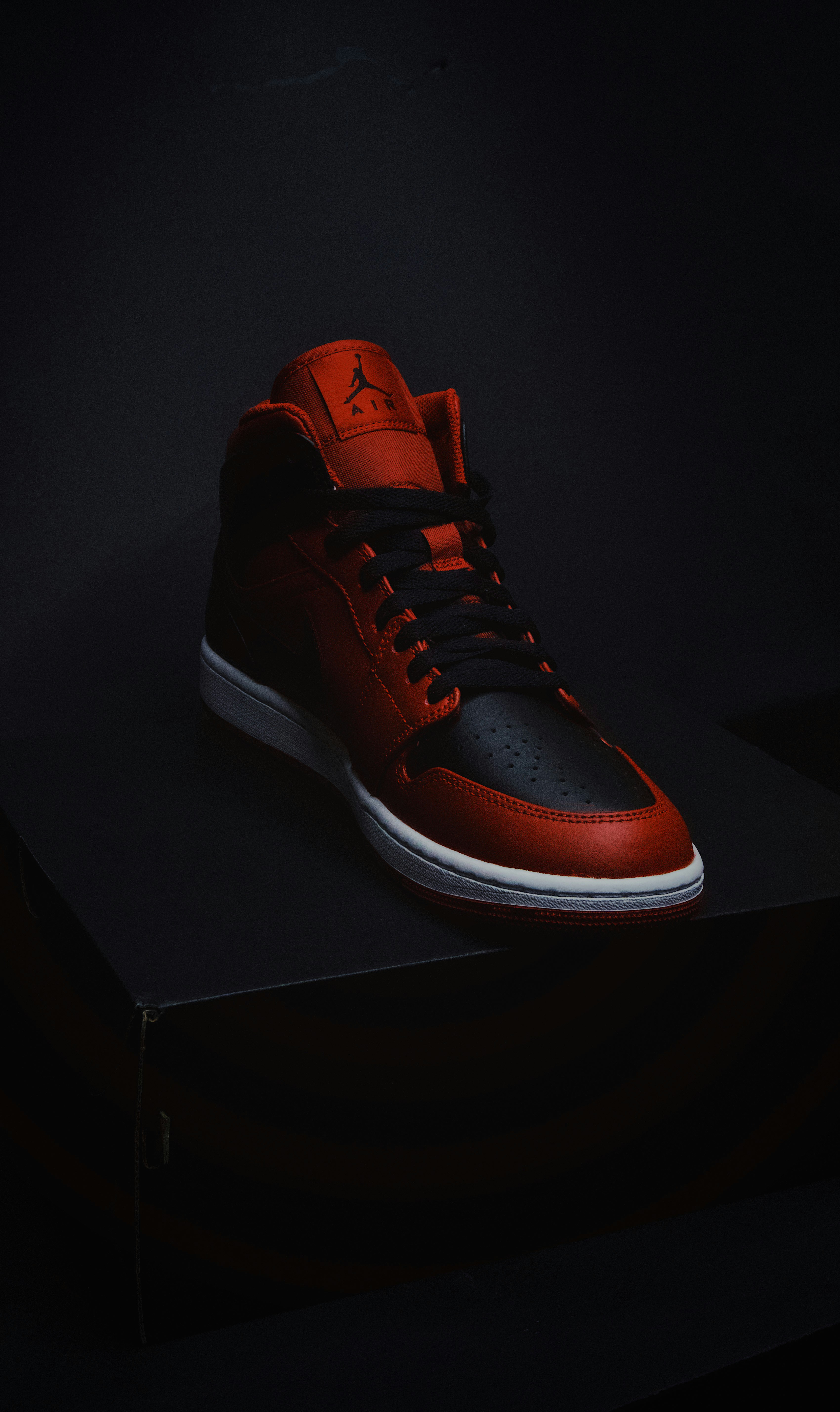 Une chaussure rouge et blanche photo – Photo Espadrille Gratuite sur ...