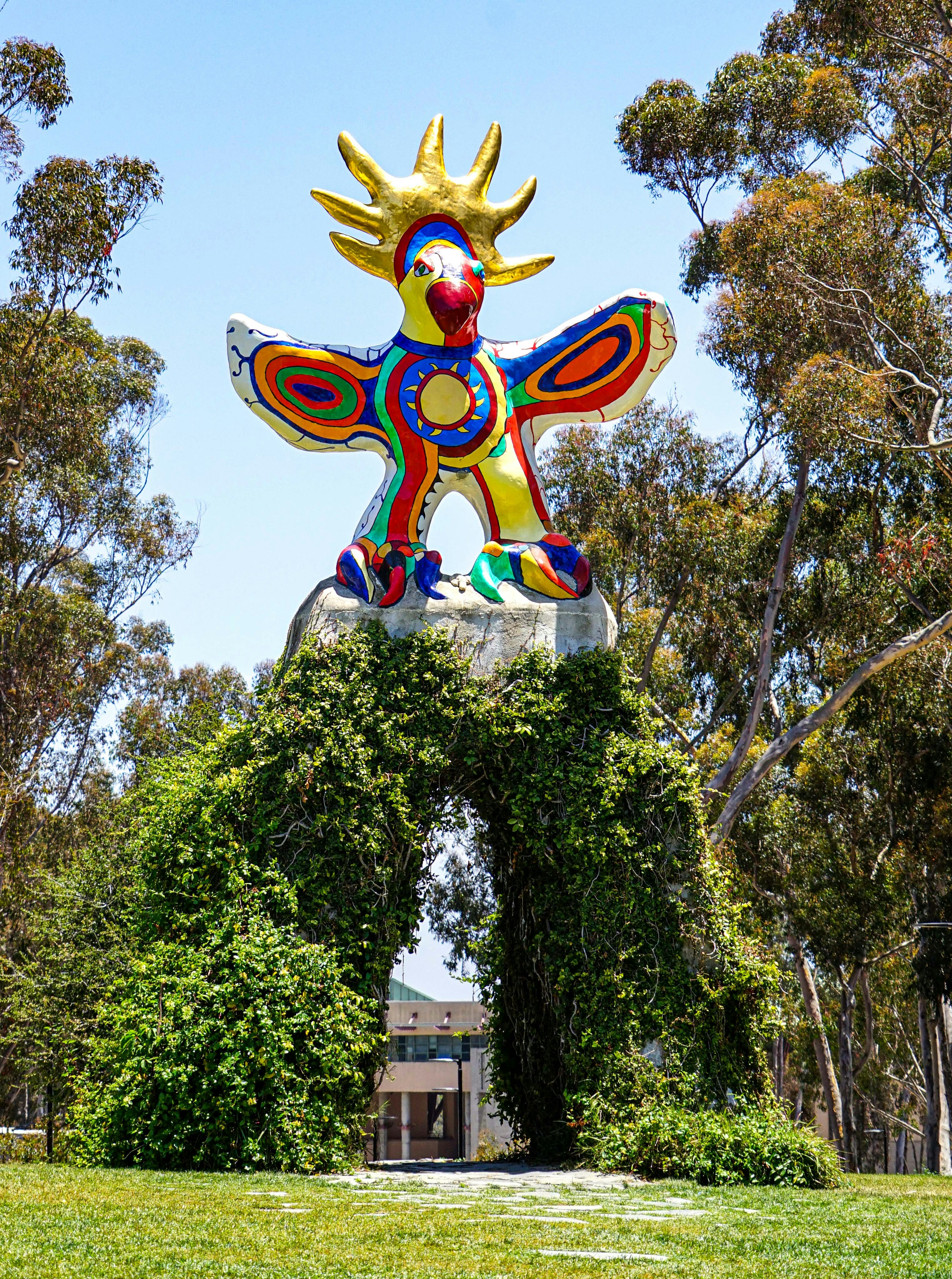 A statue of a person with a crown and a crown photo – Free Ucsd Image ...