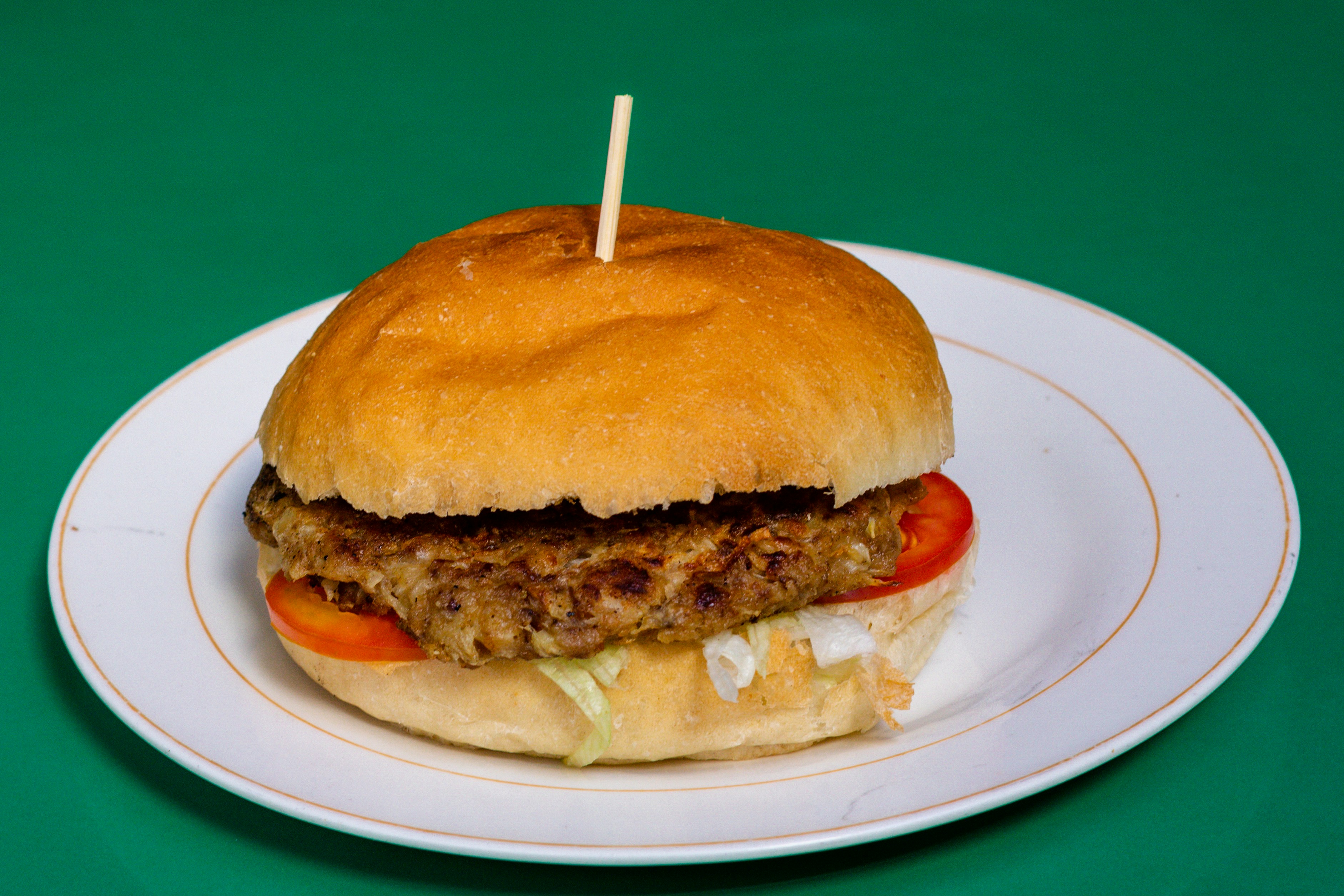 A burger on a plate photo – Free Image on Unsplash