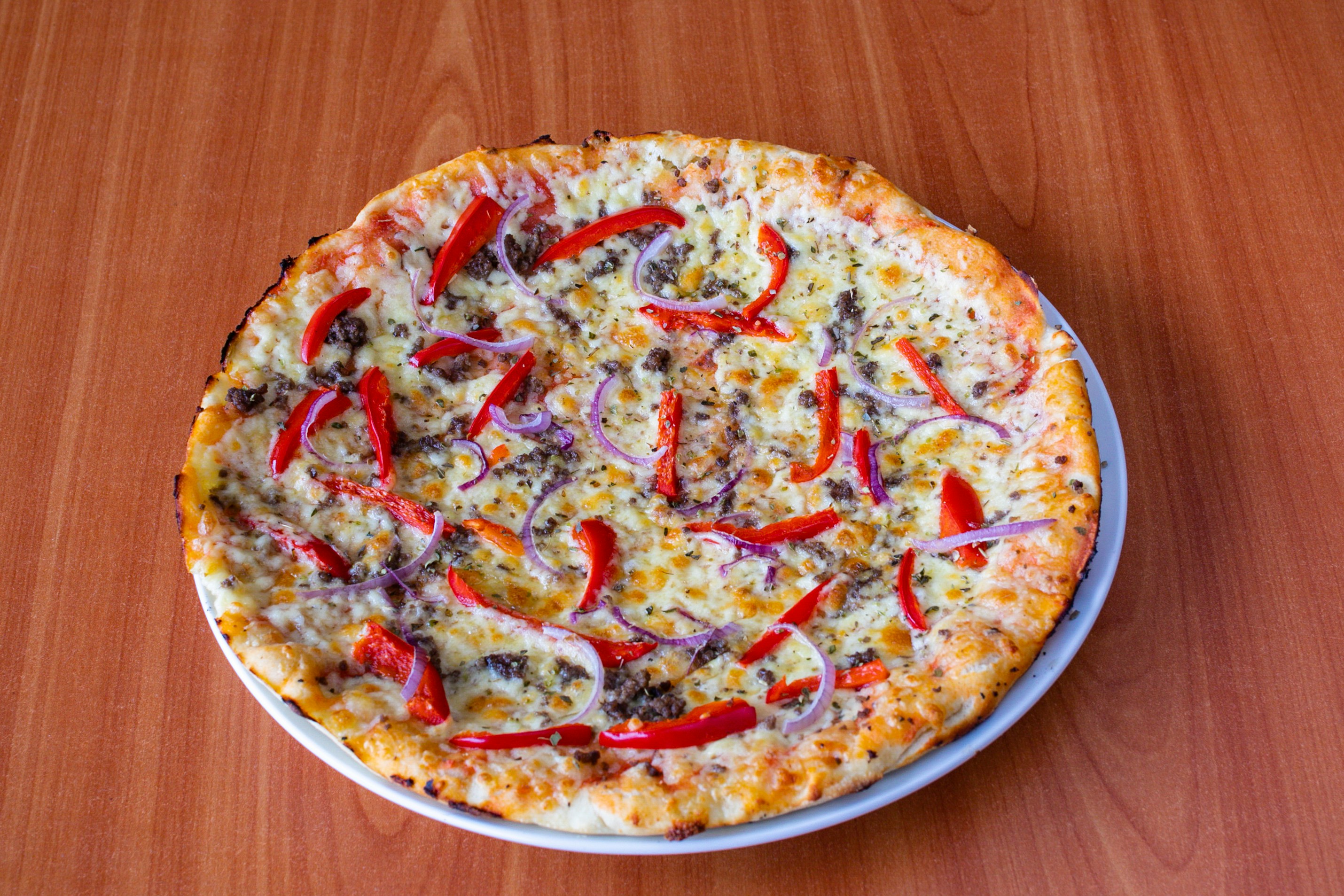 A pizza with peppers and onions photo – Free Food Image on Unsplash