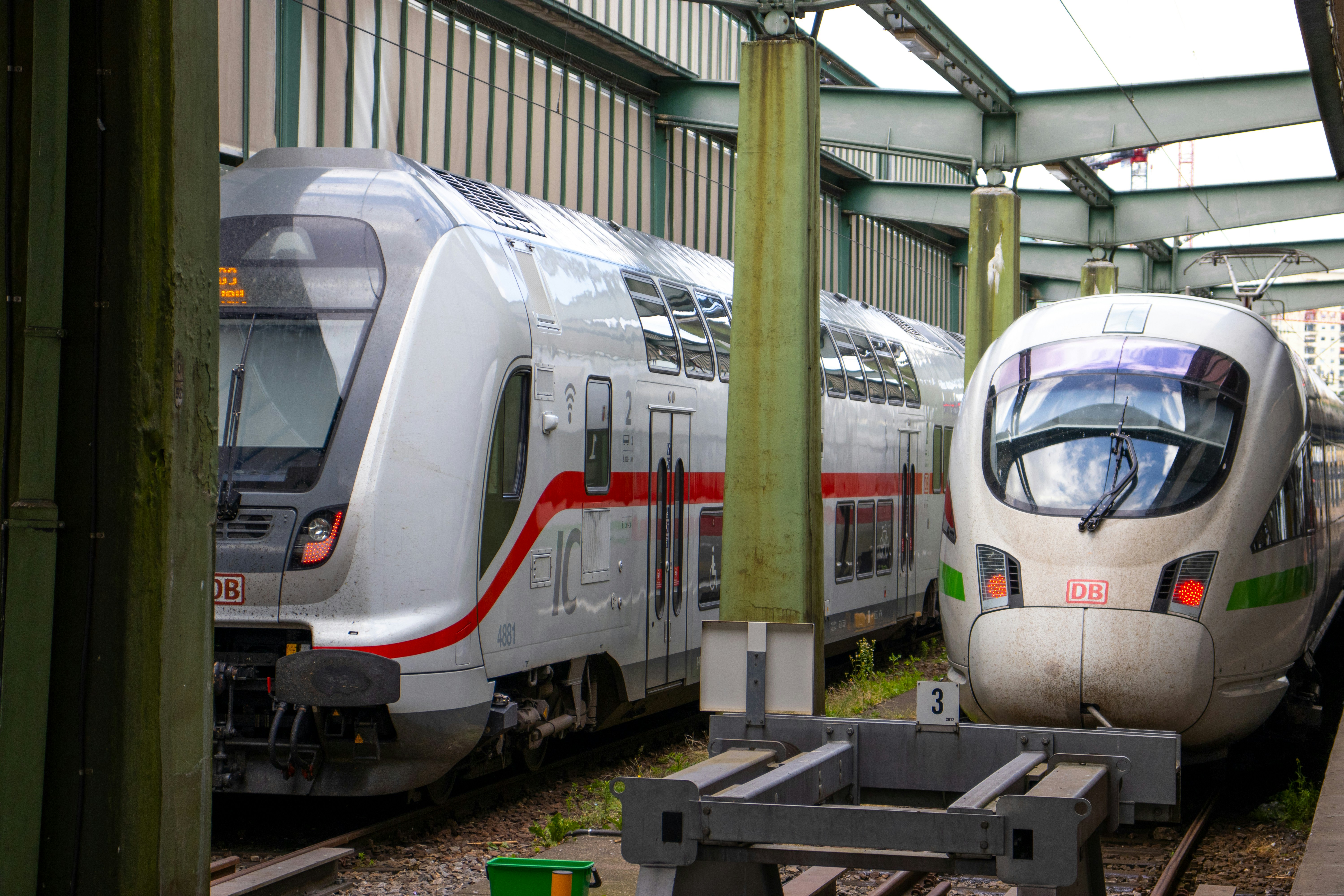 Trains in a station photo – Free Stuttgart hauptbahnhof Image on Unsplash