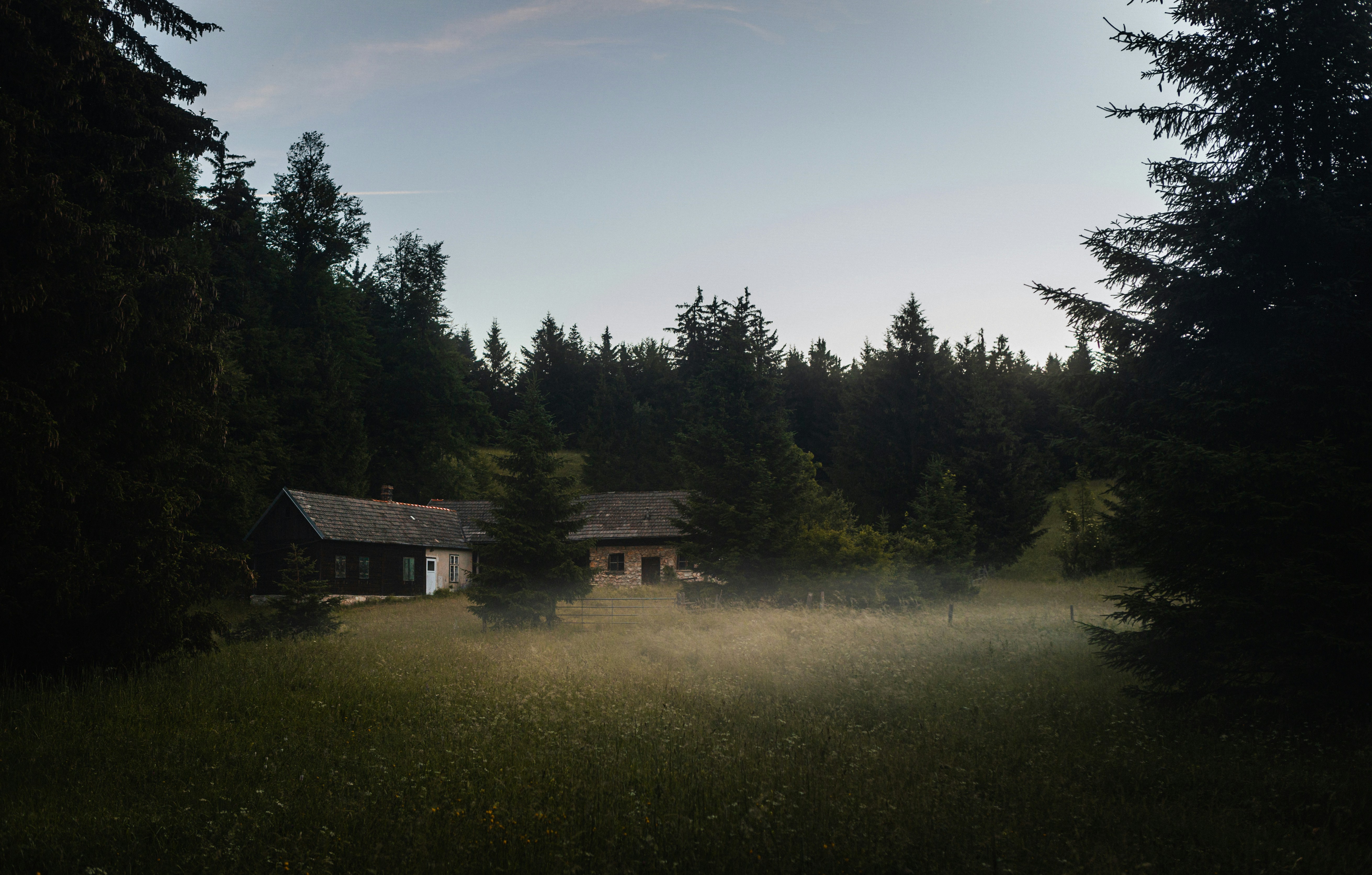 A house in a field photo – Free Nature Image on Unsplash