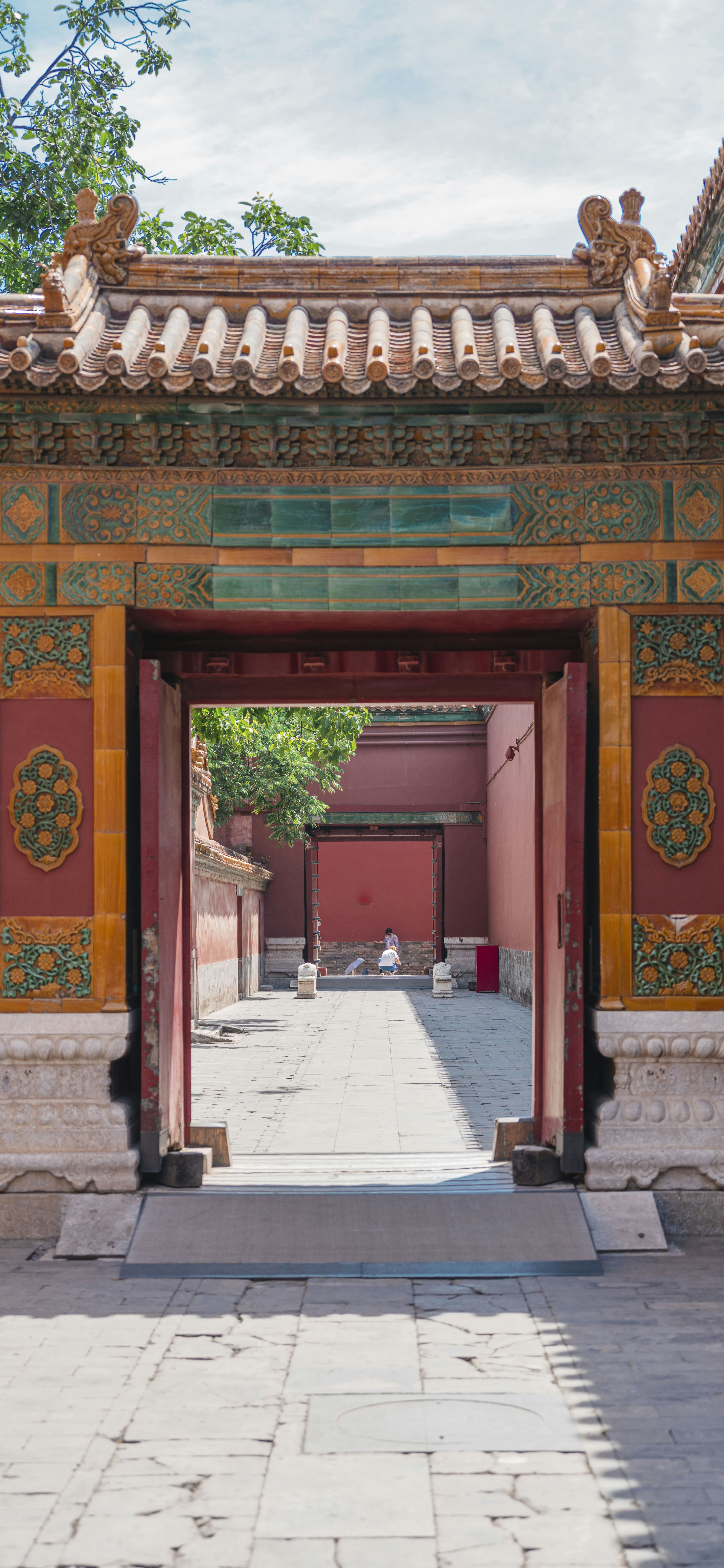 A building with a large archway photo – Free The palace museum Image on ...