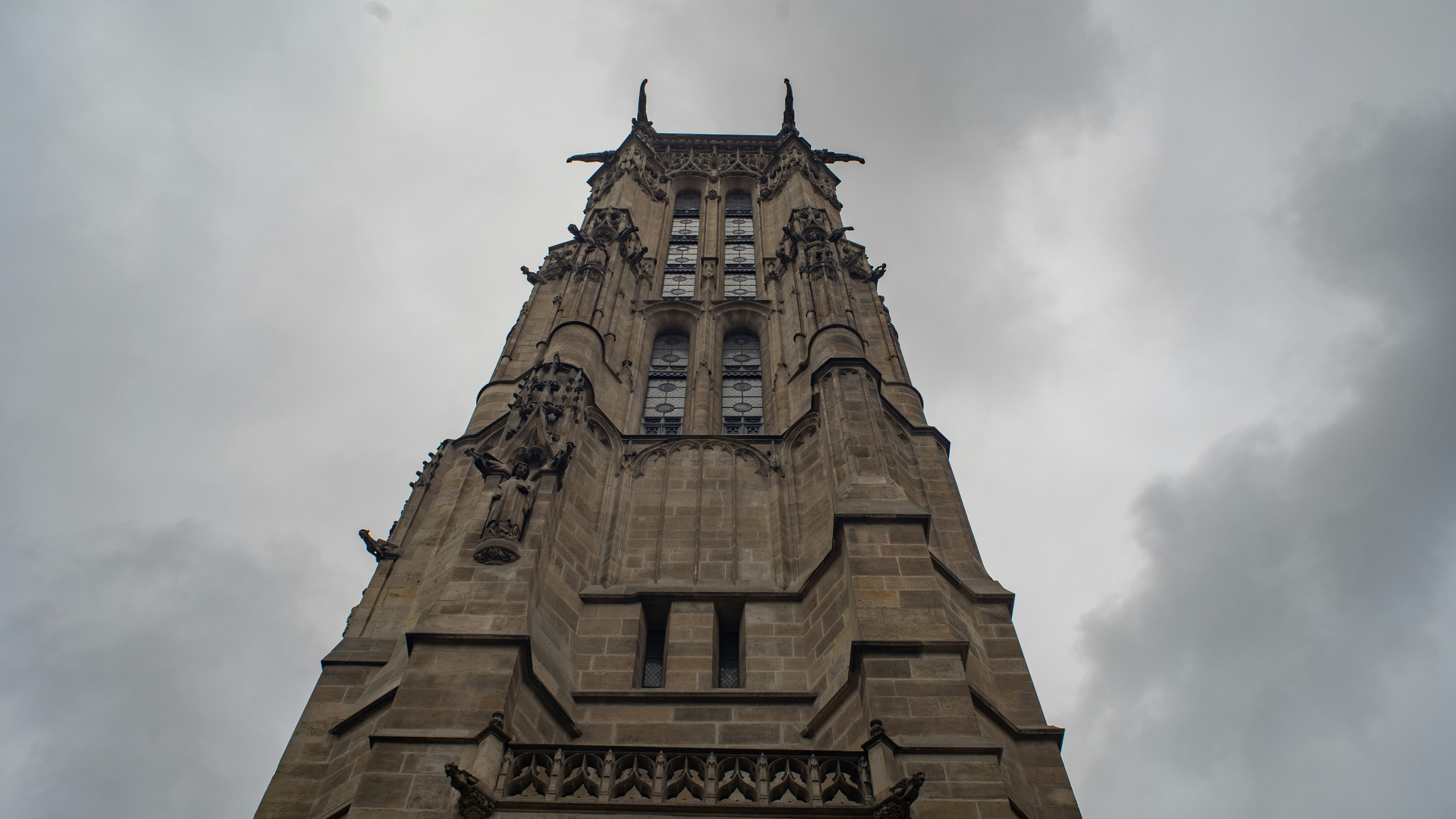 A tall stone building photo – Free Paris Image on Unsplash