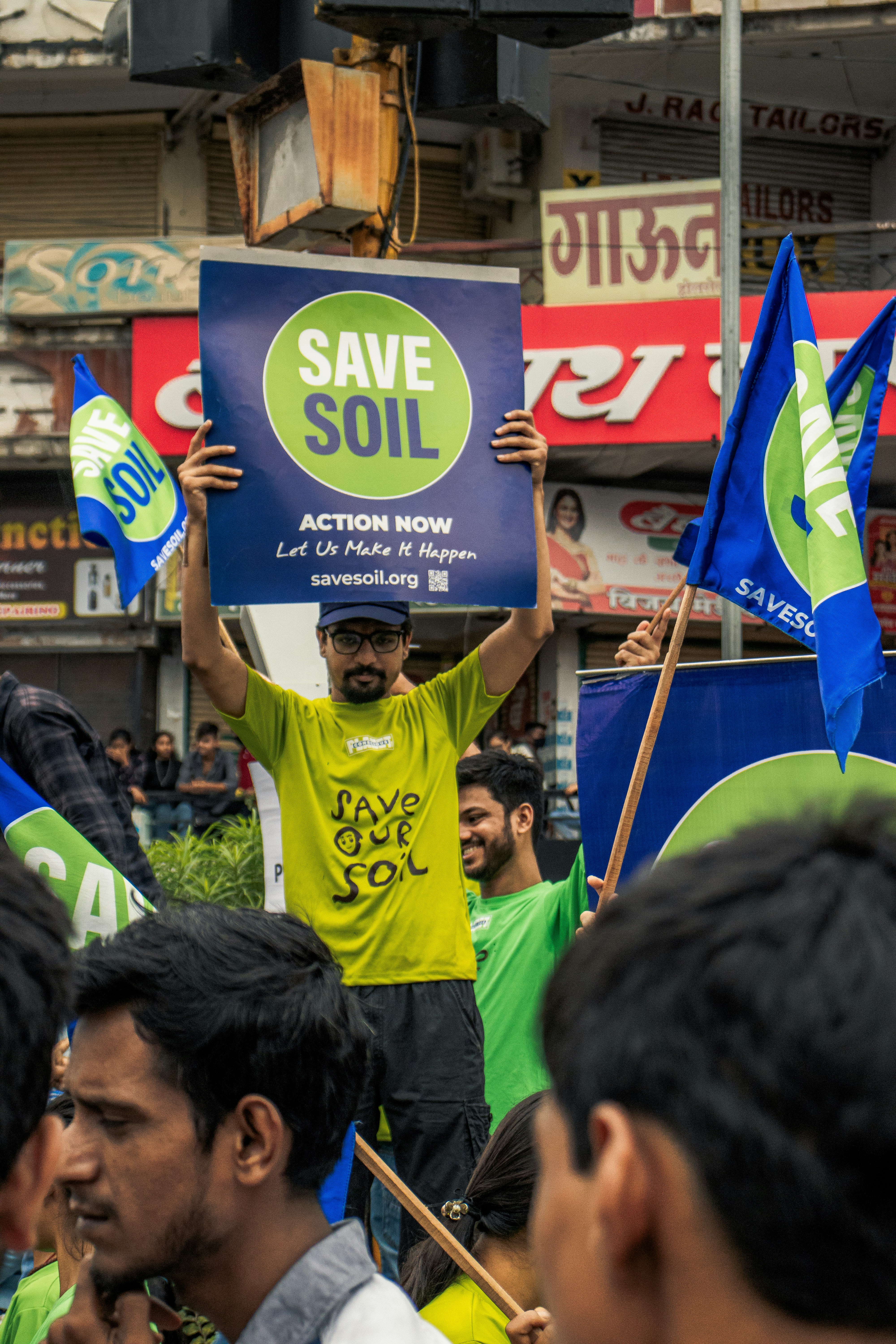 Save Soil Street Rally: Blue Signs Raise a Green-Shirted Crowd