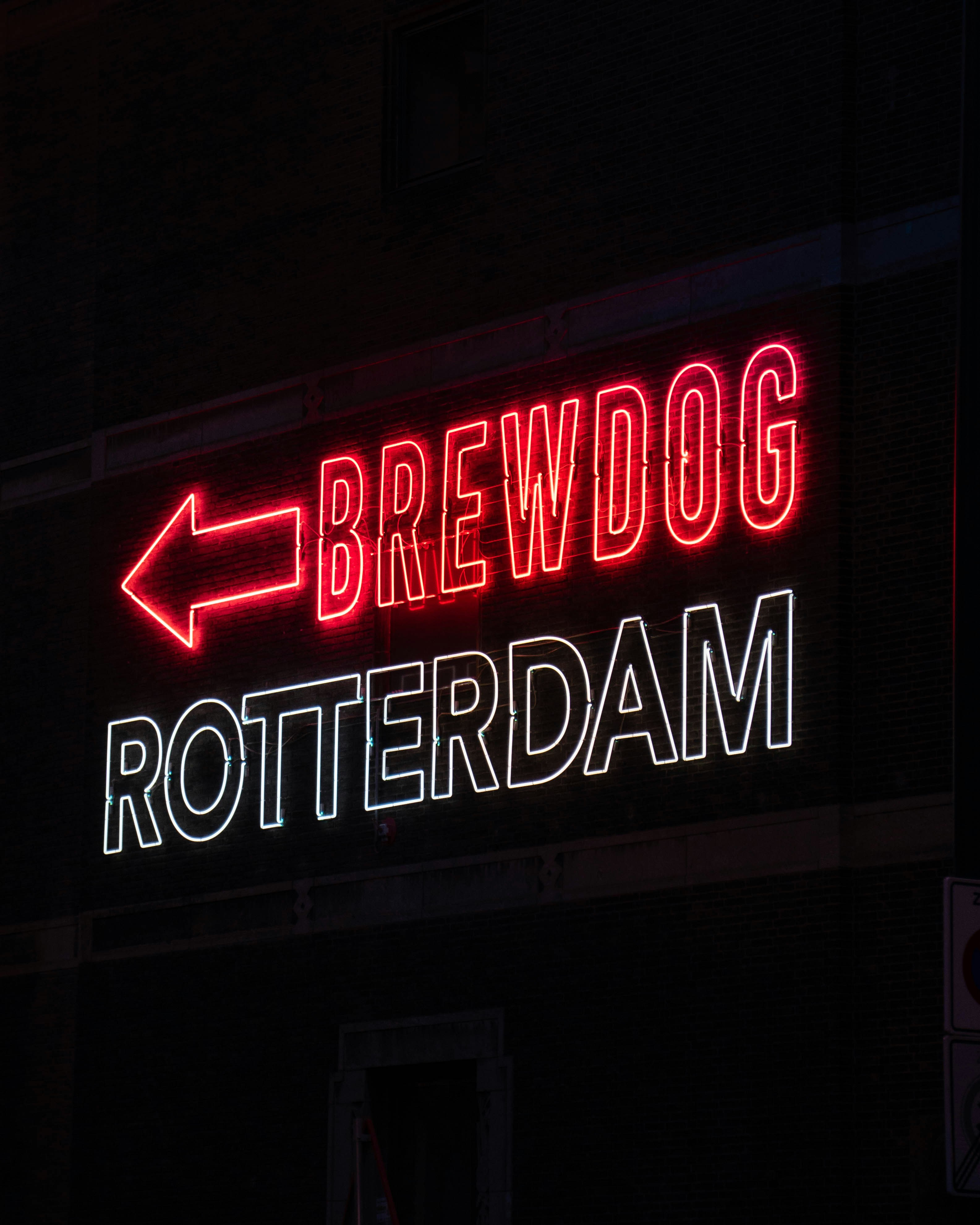 Neon Arrow to BrewDog Rotterdam at Night