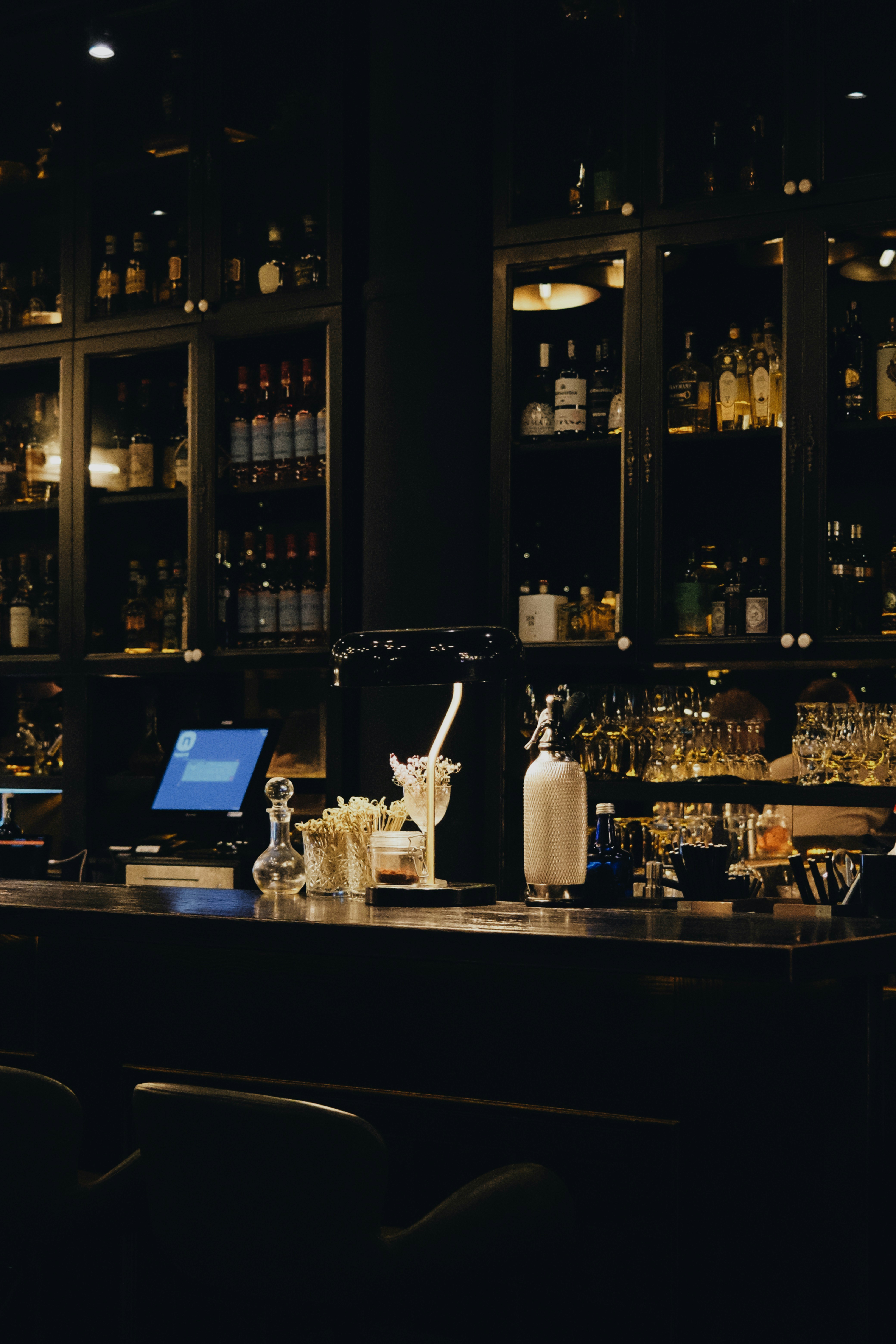 A bar with a laptop photo – Free Interior Image on Unsplash