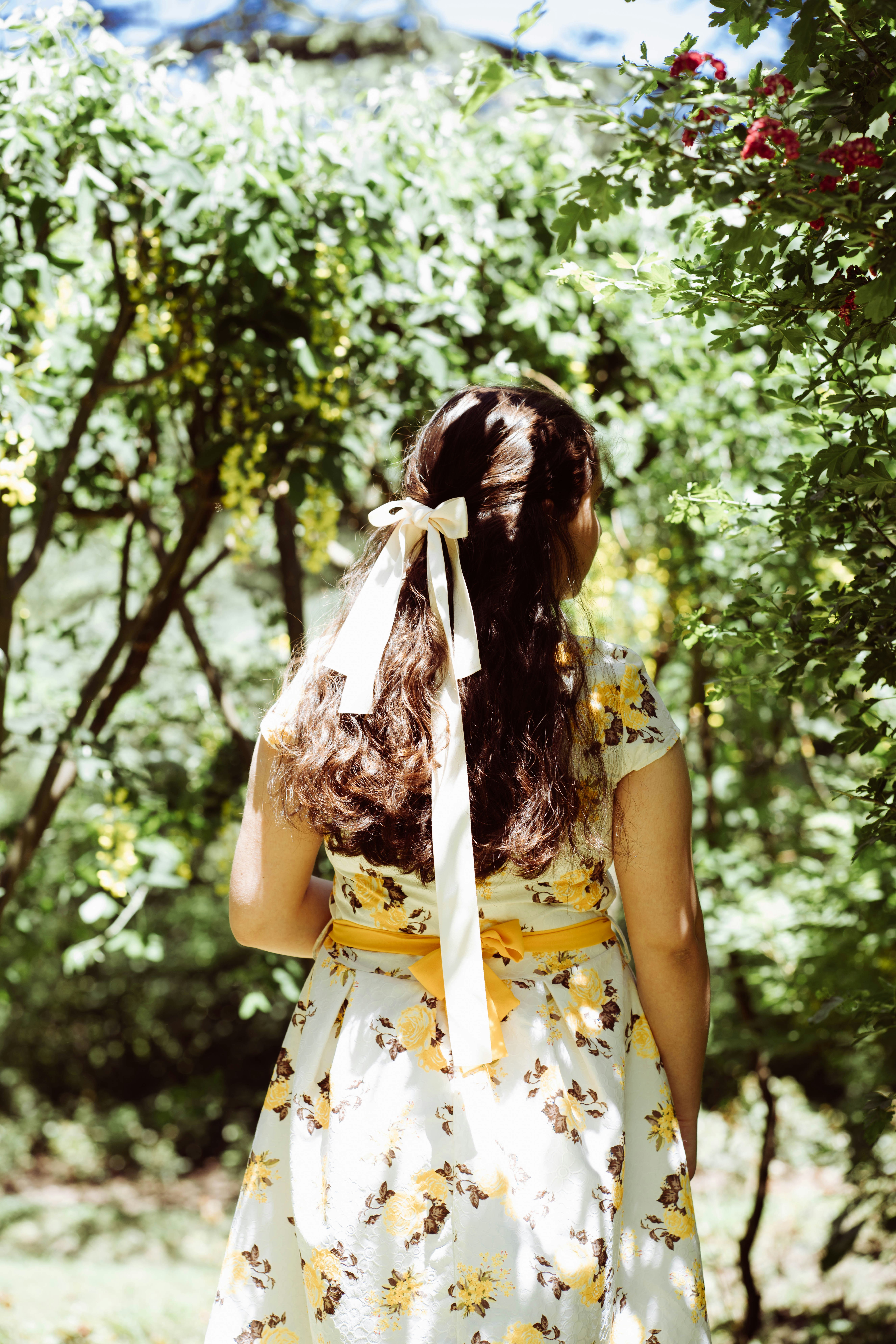Foto Una persona con un vestido blanco – Imagen Gyulagarak gratis en ...