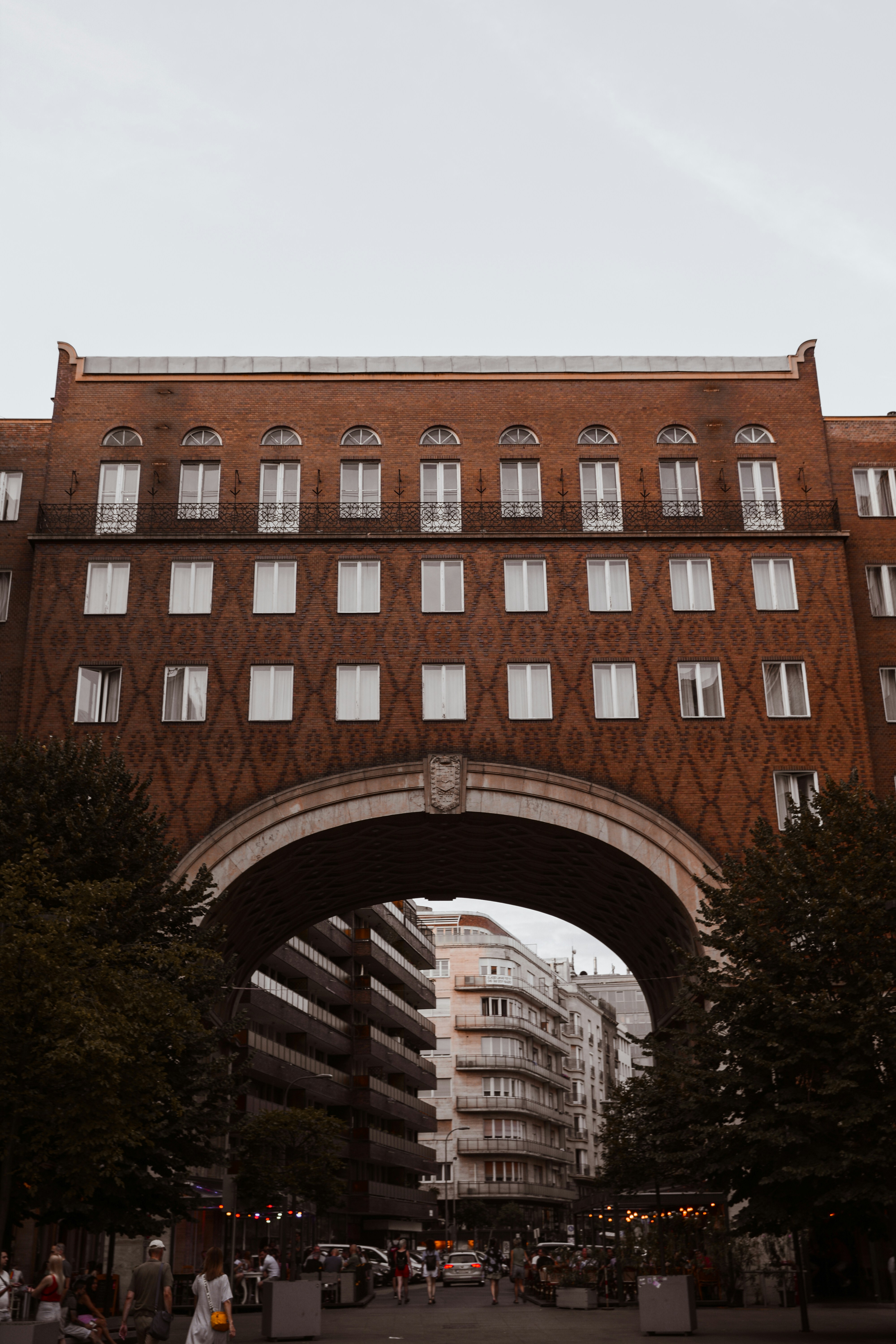 The Brick Archway: City Gate Framing a Live Street
