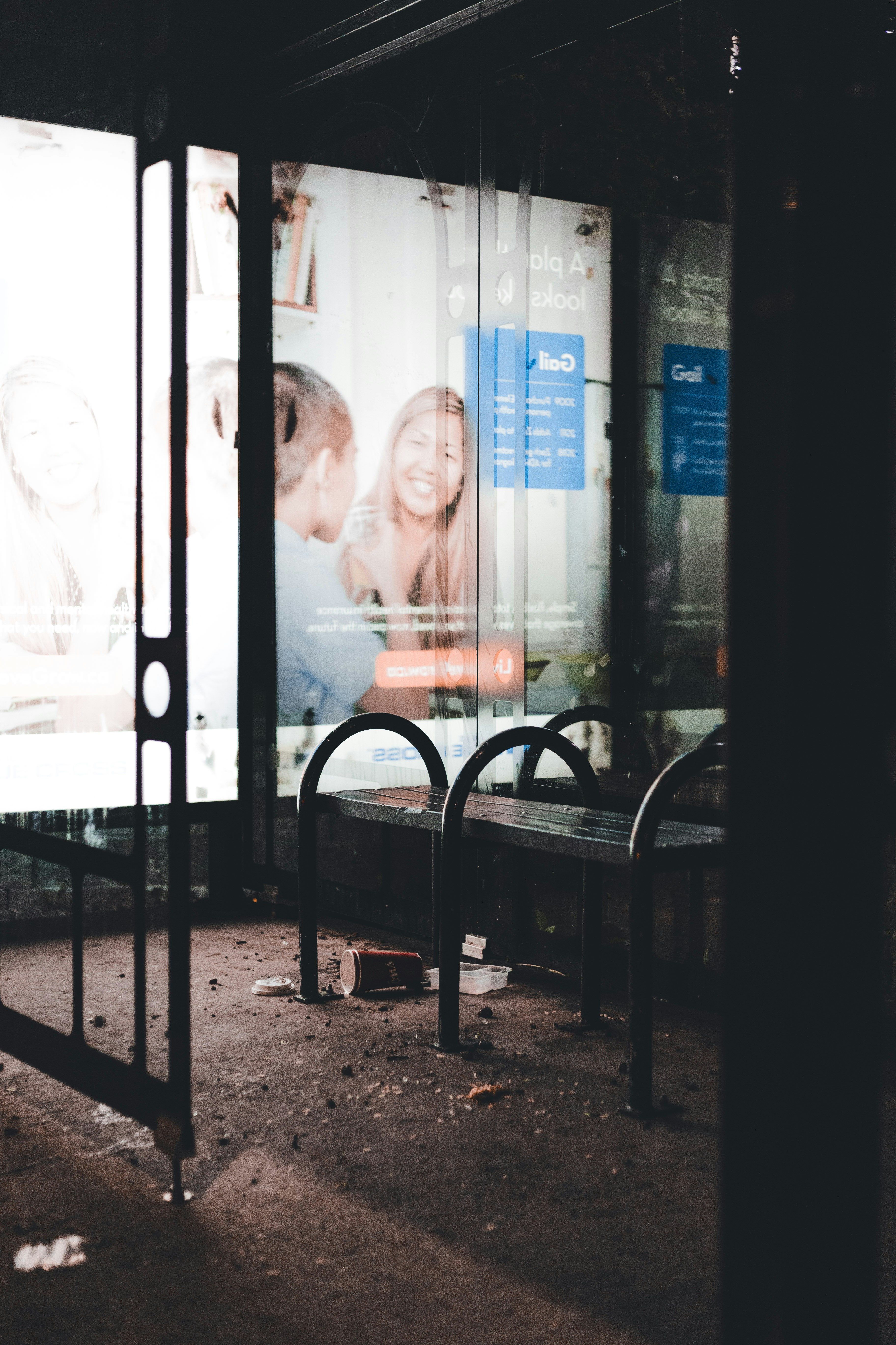 Foto Un letrero en un edificio – Imagen Puerta gratis en Unsplash