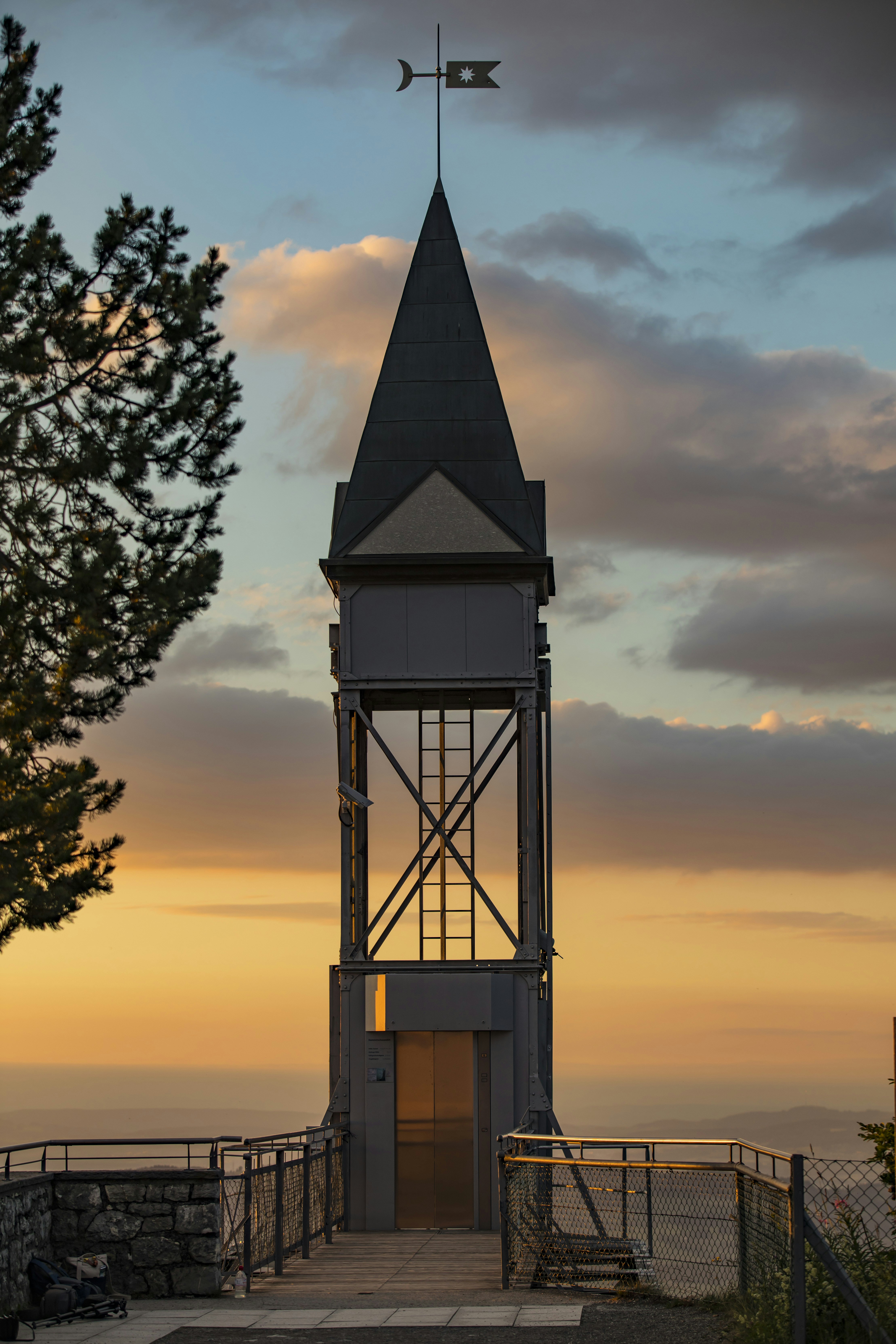 A tall tower with a flag on top photo – Free Image on Unsplash