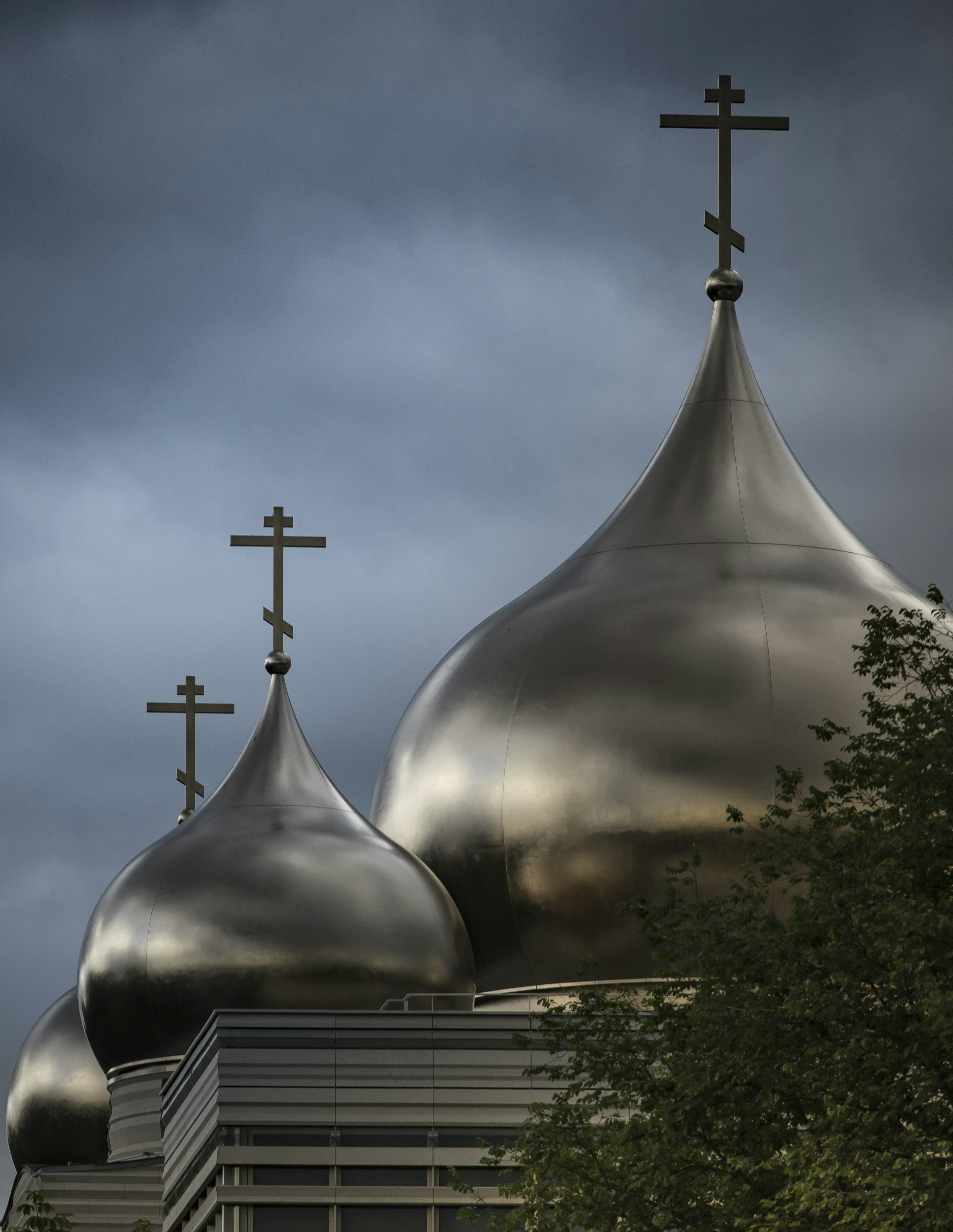 A domed building with crosses on top photo – Free Grey Image on Unsplash