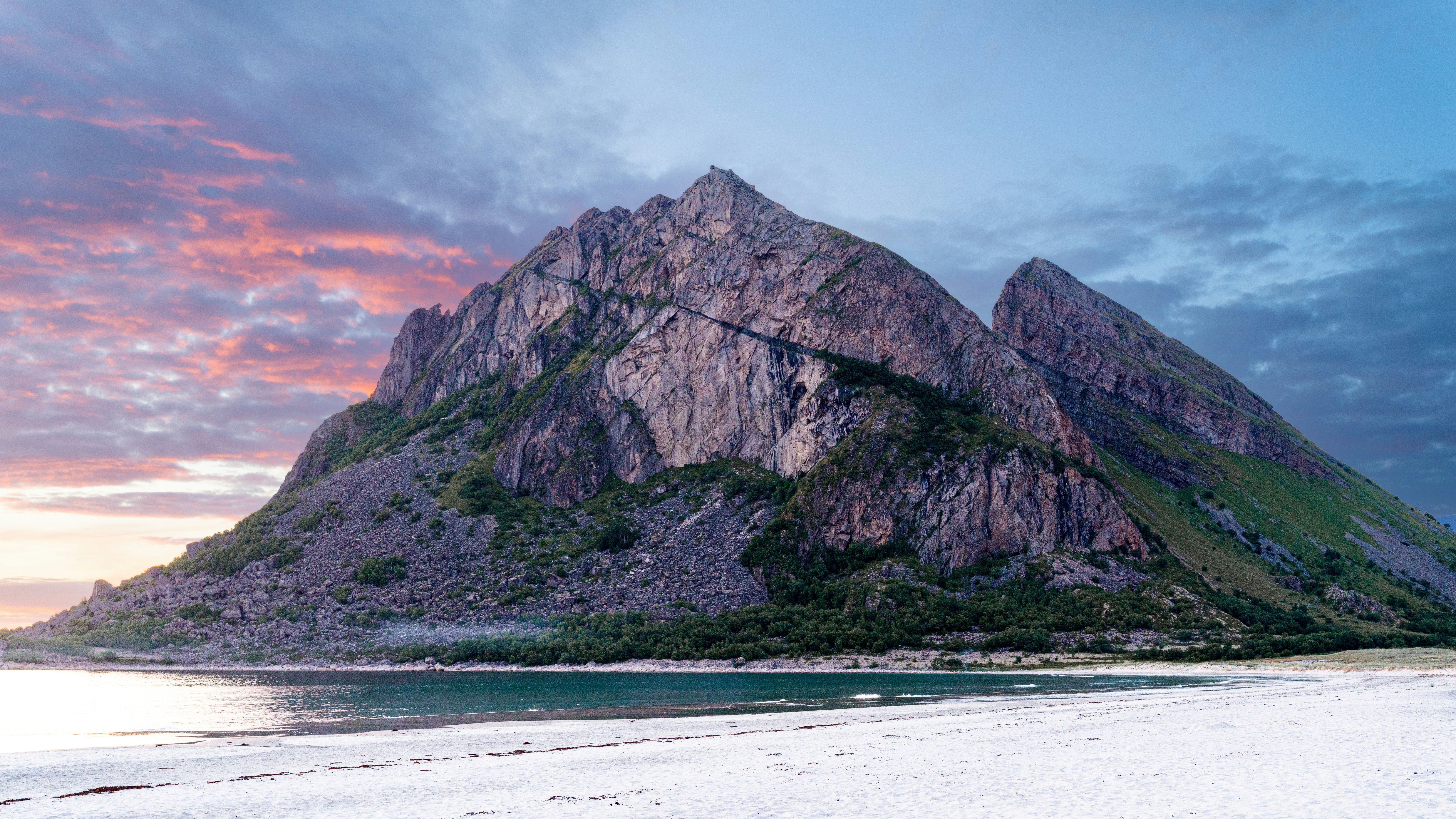 Mt. Harbor at Dusk: A Quiet Seascape Under Lip of Clouds