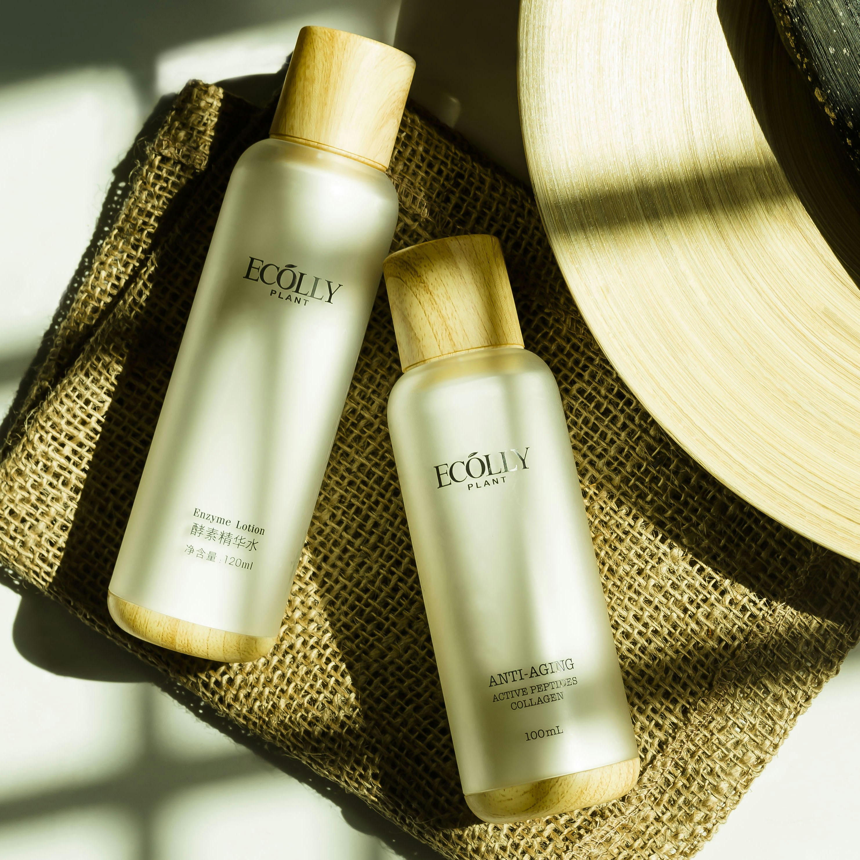 A couple of bottles of perfume photo – Free Bottle Image on Unsplash