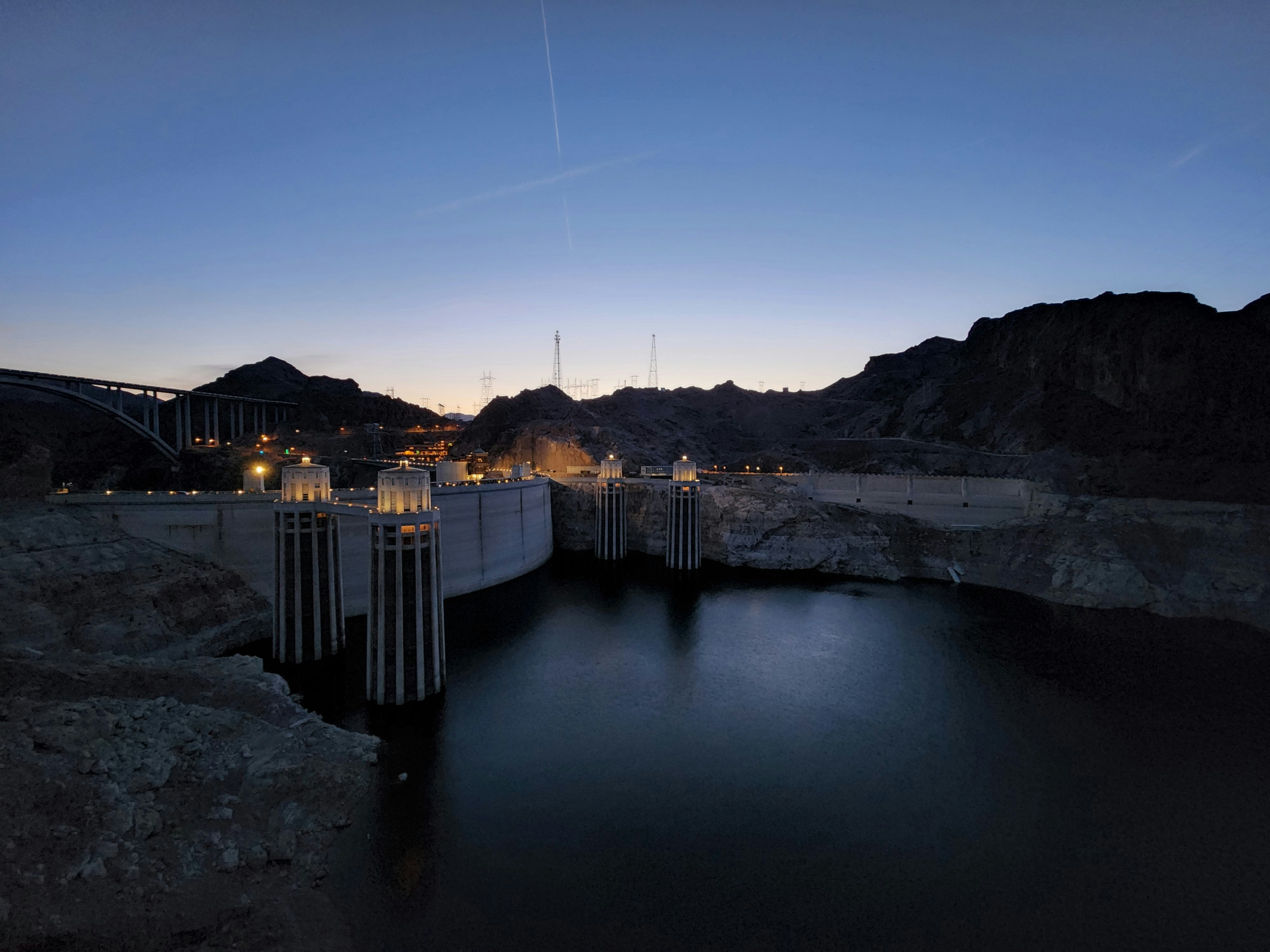 Pillars of Light at Dusk: A Quiet Reservoir Between Desert Cliffs