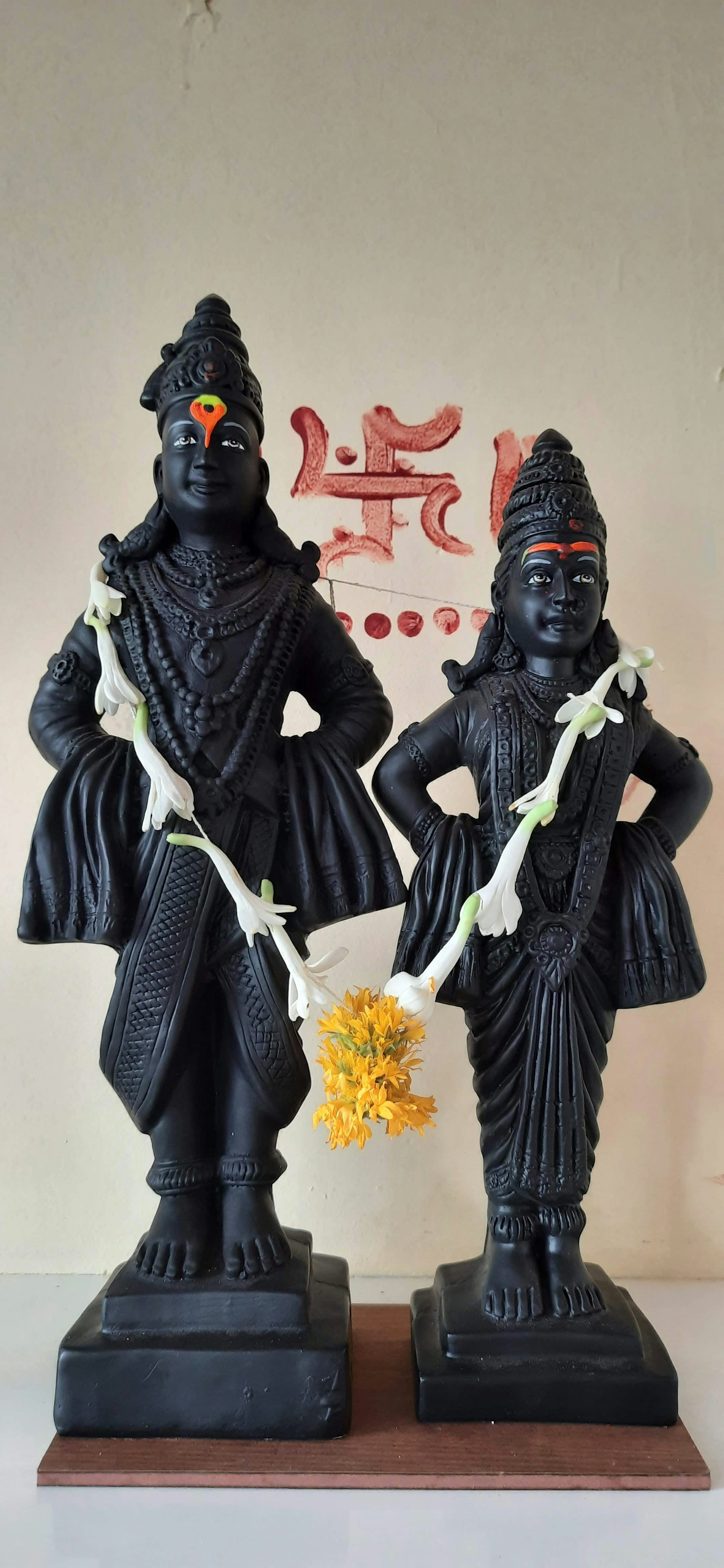 A couple of statues photo – Free Shevgaon Image on Unsplash