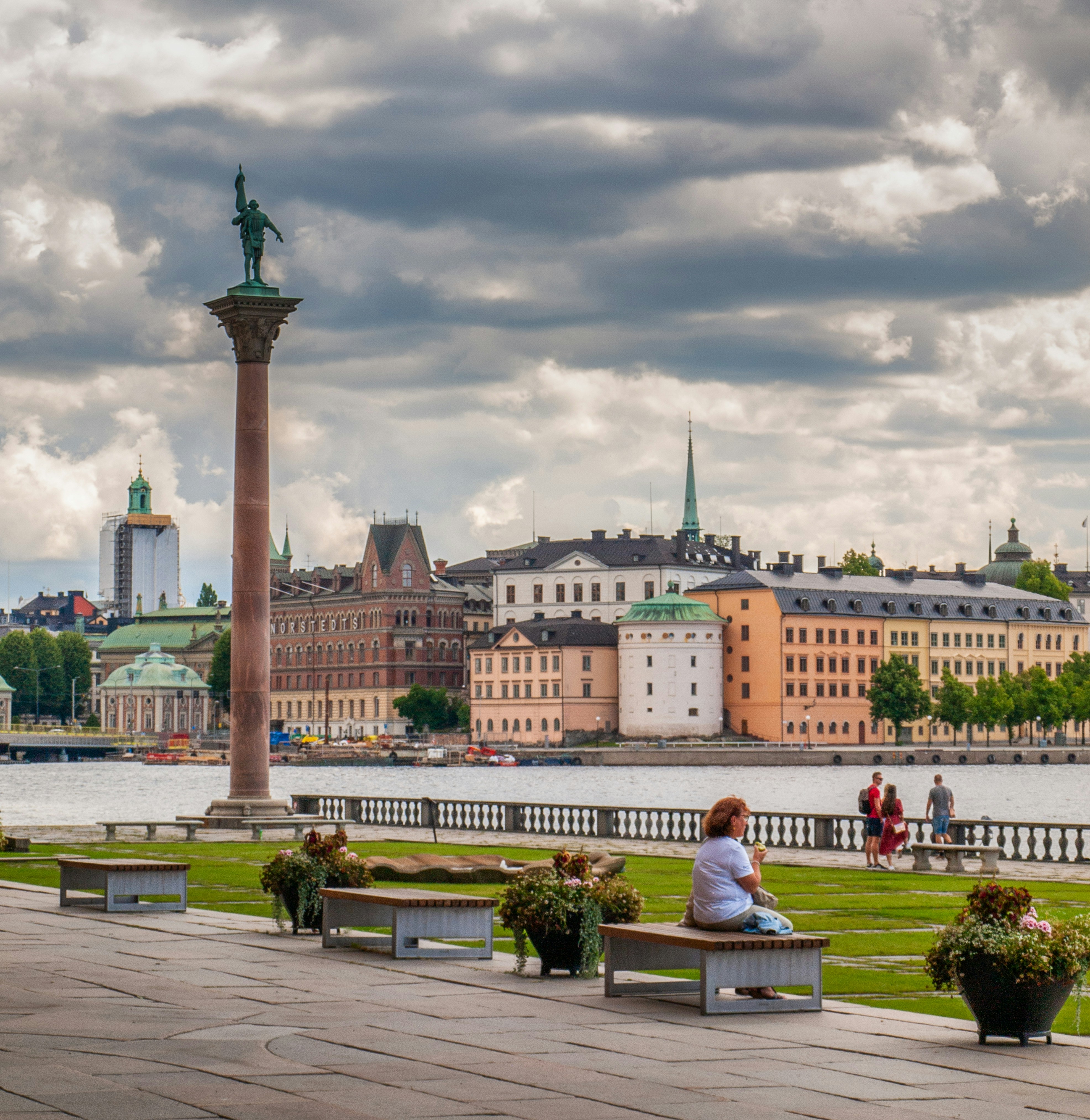 Column Sentinel by the Waterfront: Riverside Cityscape in Soft Light