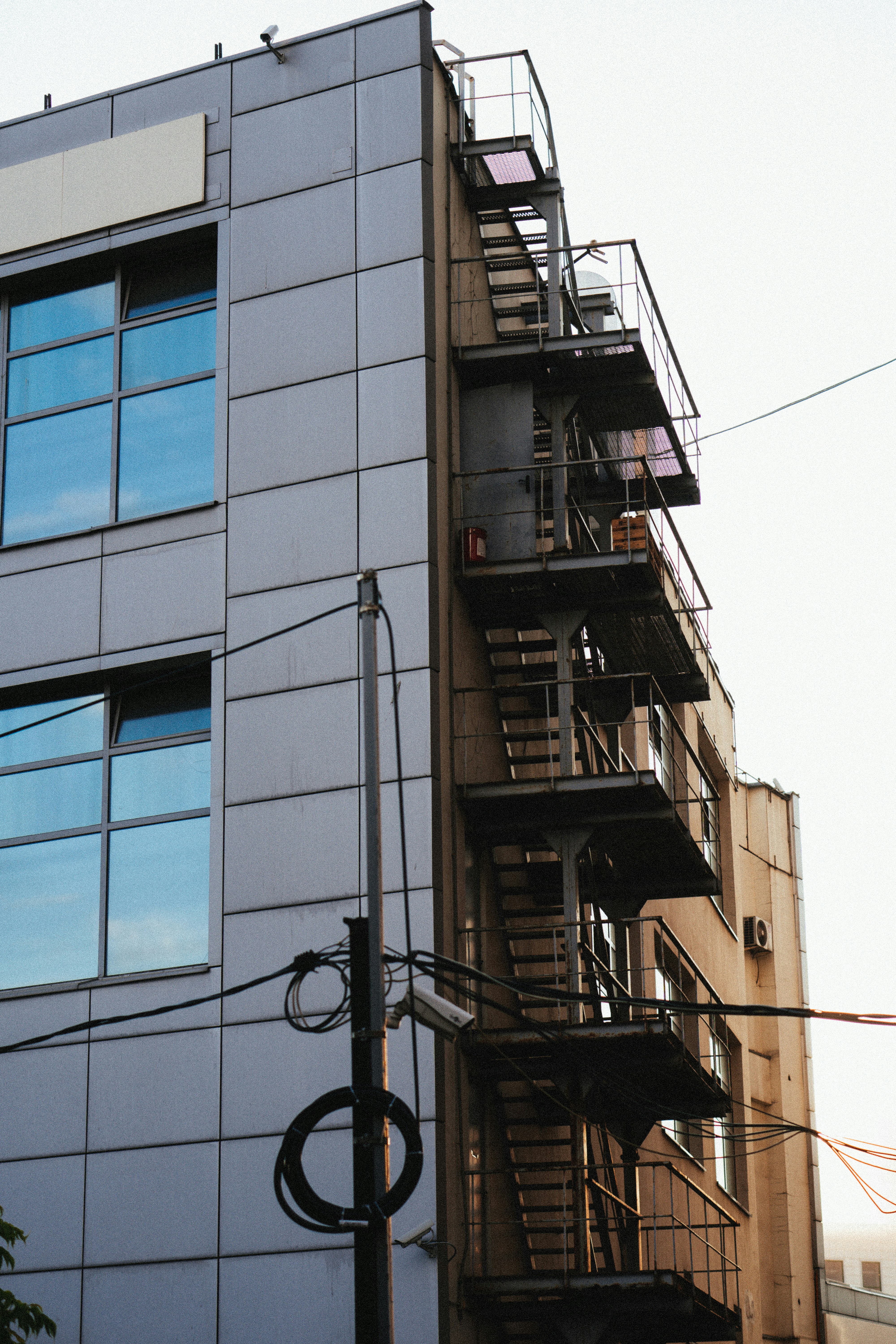 A building with a ladder on the side photo – Free Grey Image on Unsplash