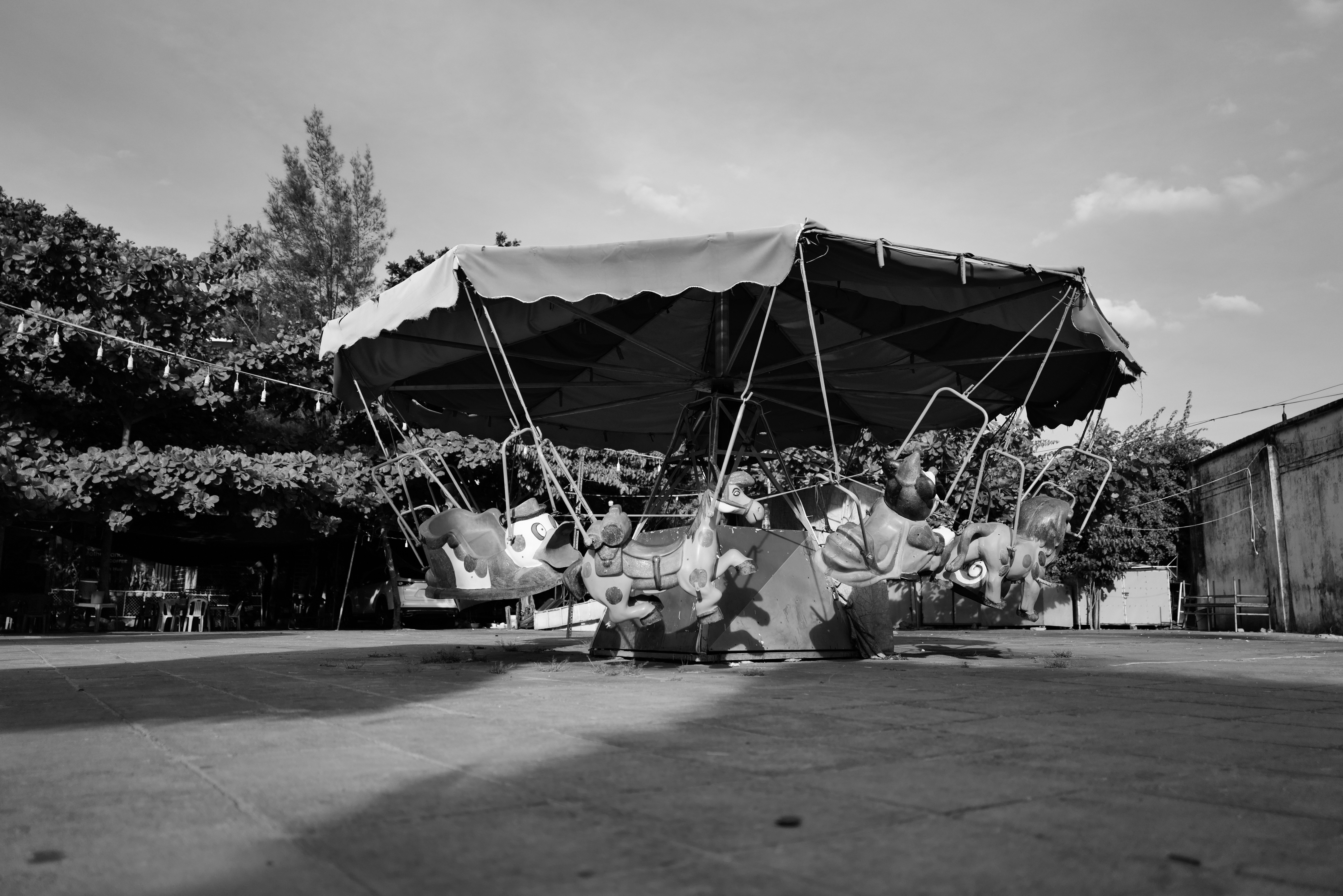 A group of people on a merry-go-round photo – Free Car Image on Unsplash