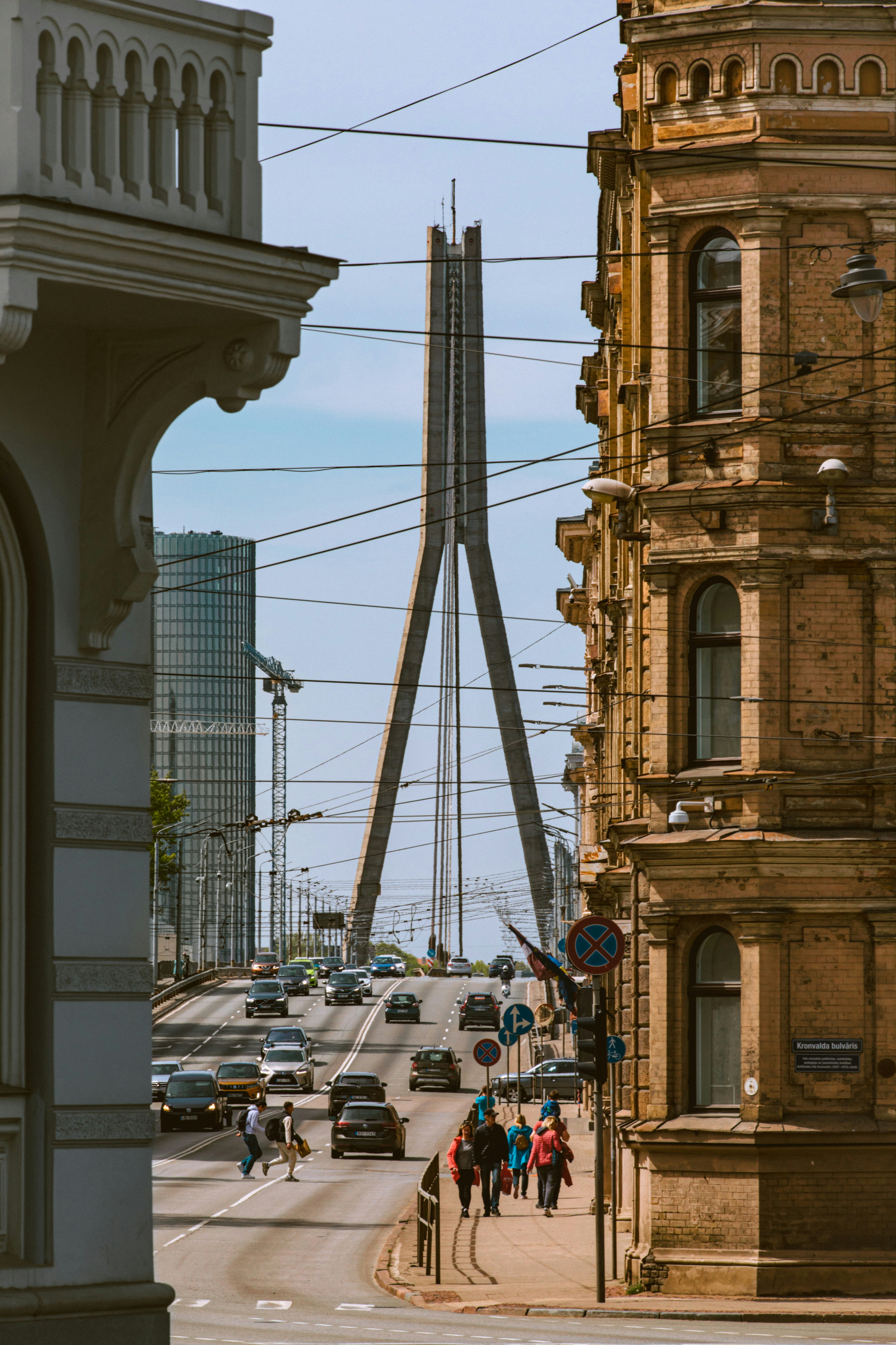 Through the Urban Arc: Street Perspective Converges on a Cable-Stayed Tower