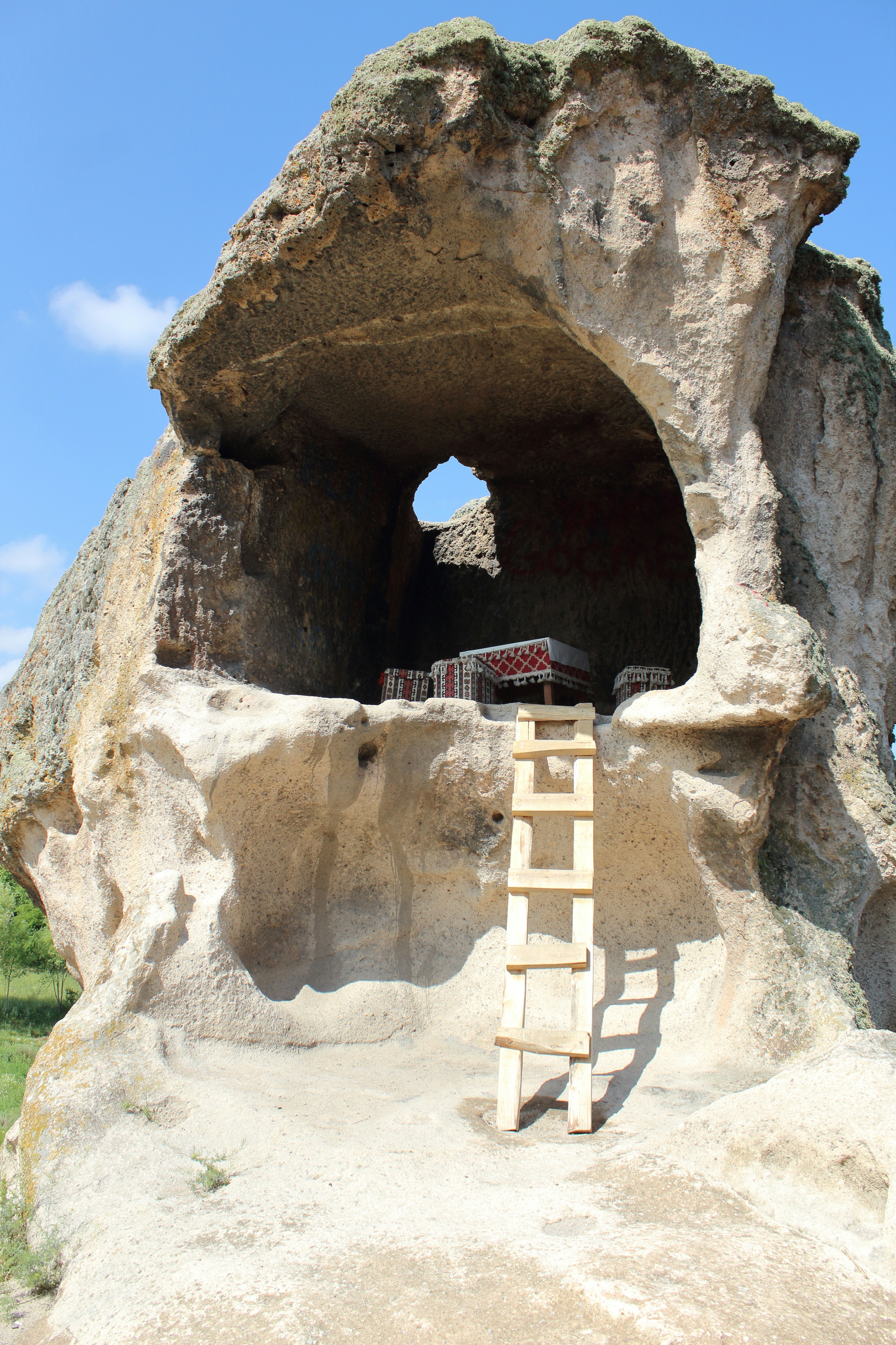 A ladder in a rock cave photo – Free Rock formation Image on Unsplash