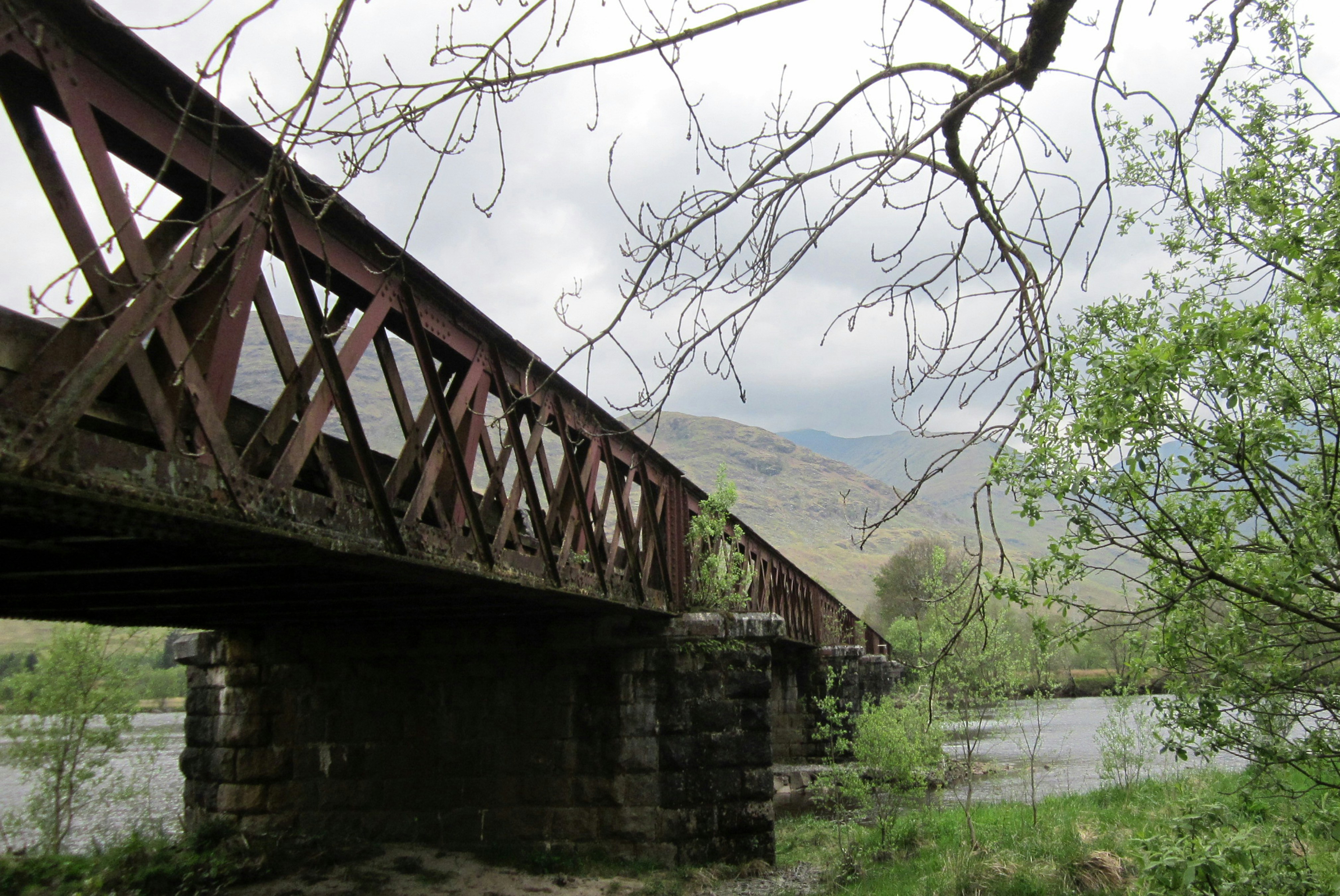 A bridge over a river photo – Free Dalmally Image on Unsplash