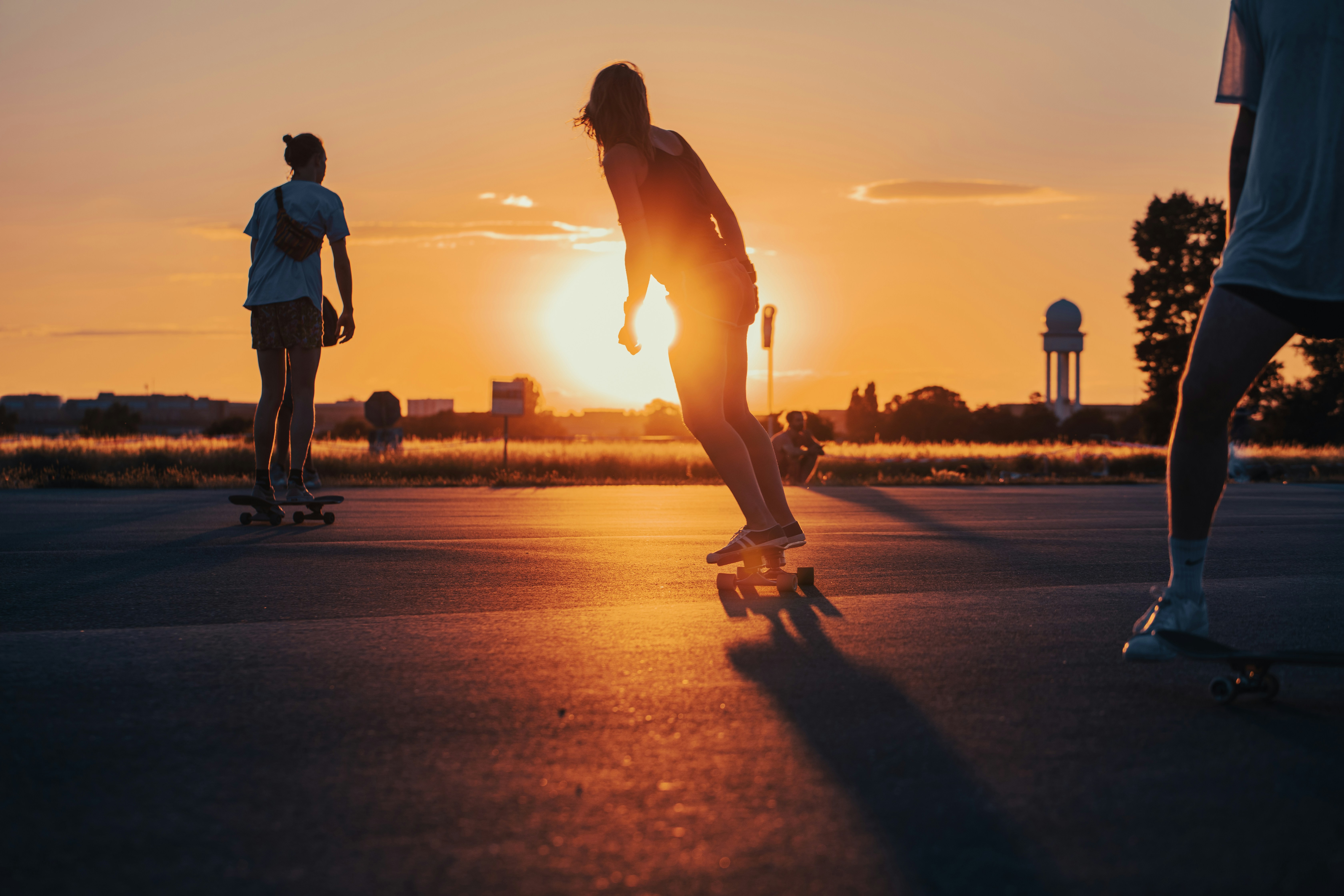 A group of people skateboarding photo – Free Human Image on Unsplash