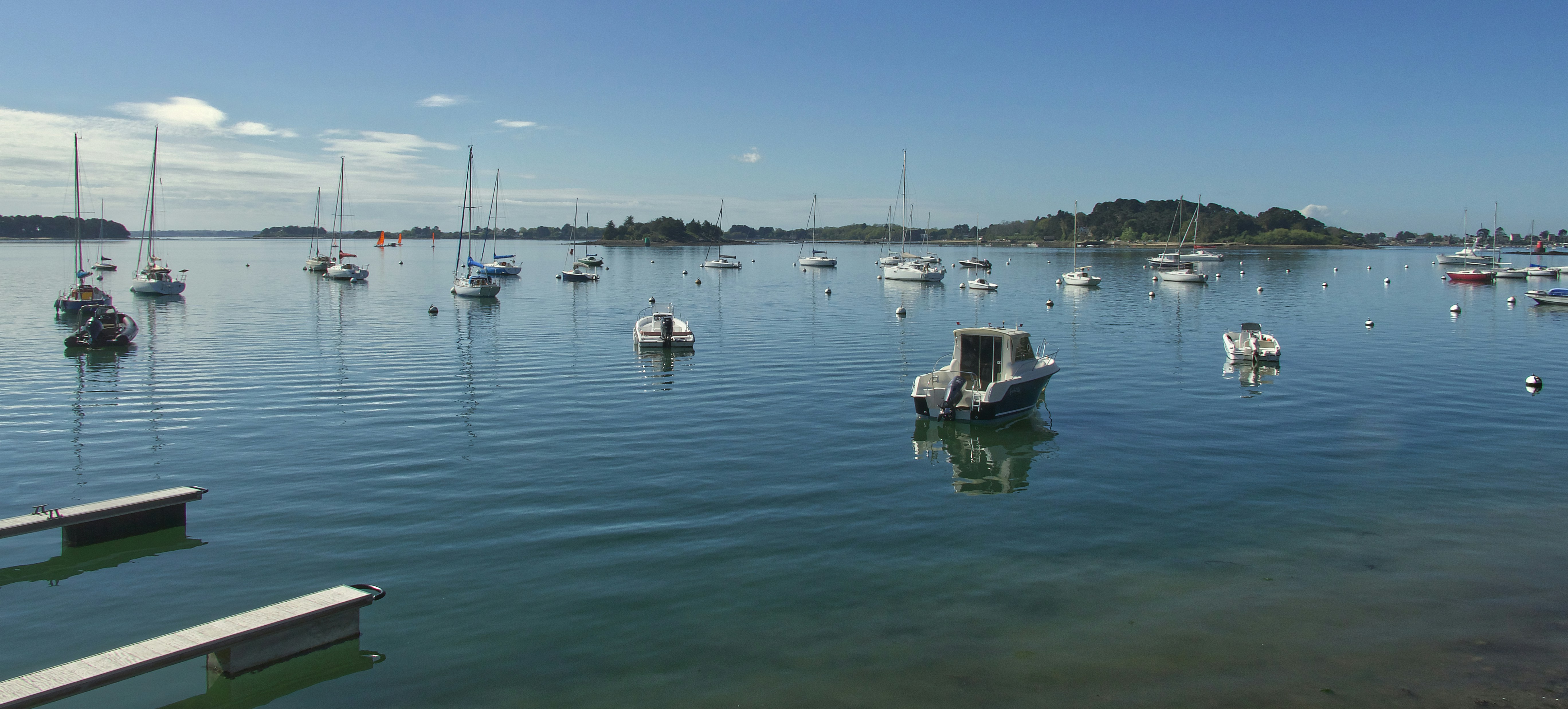 Un groupe de bateaux dans un port photo – Photo Arradon Gratuite sur ...