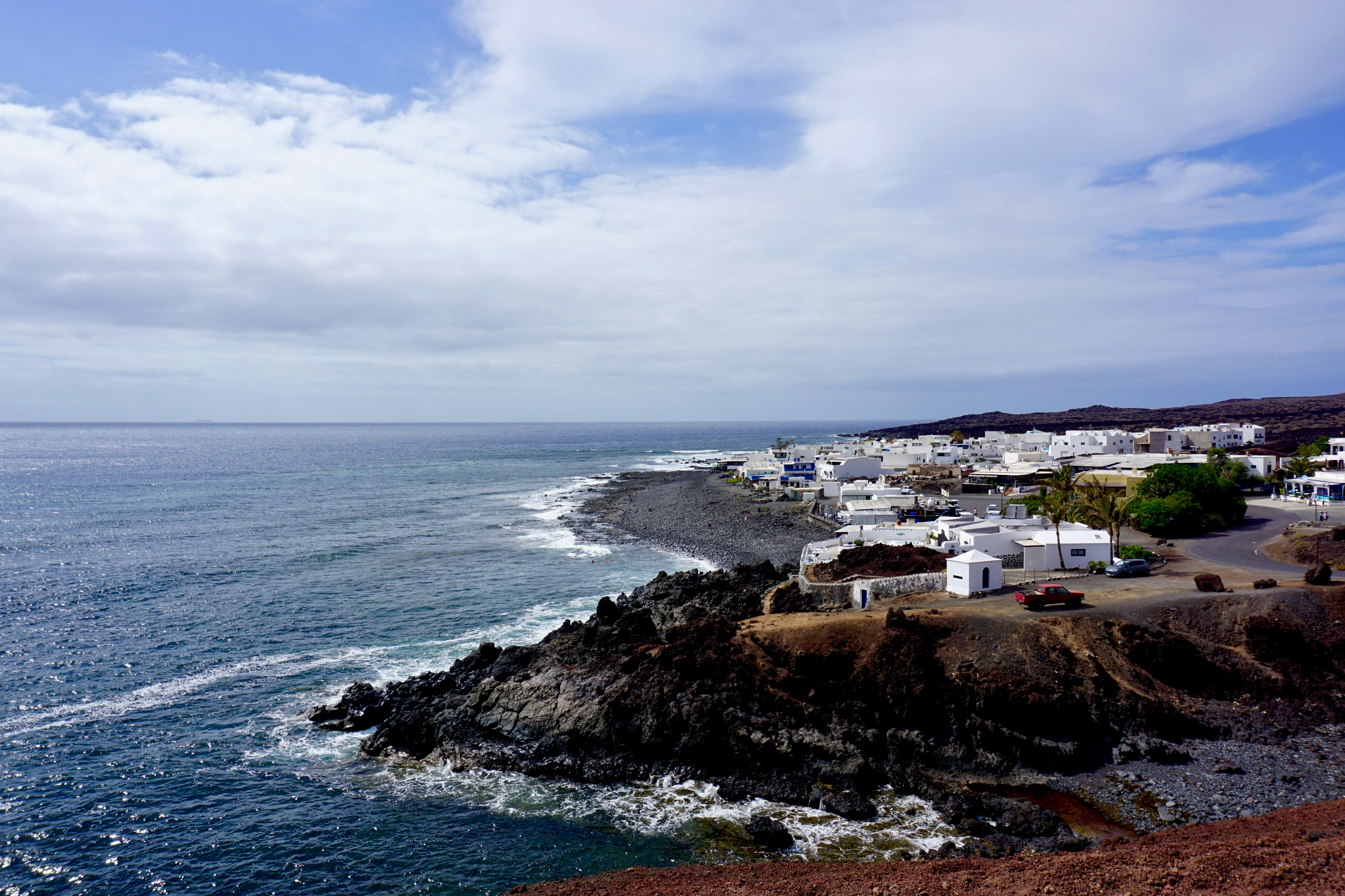 Une plage avec des maisons le long photo – Photo Îles Canaries Gratuite ...