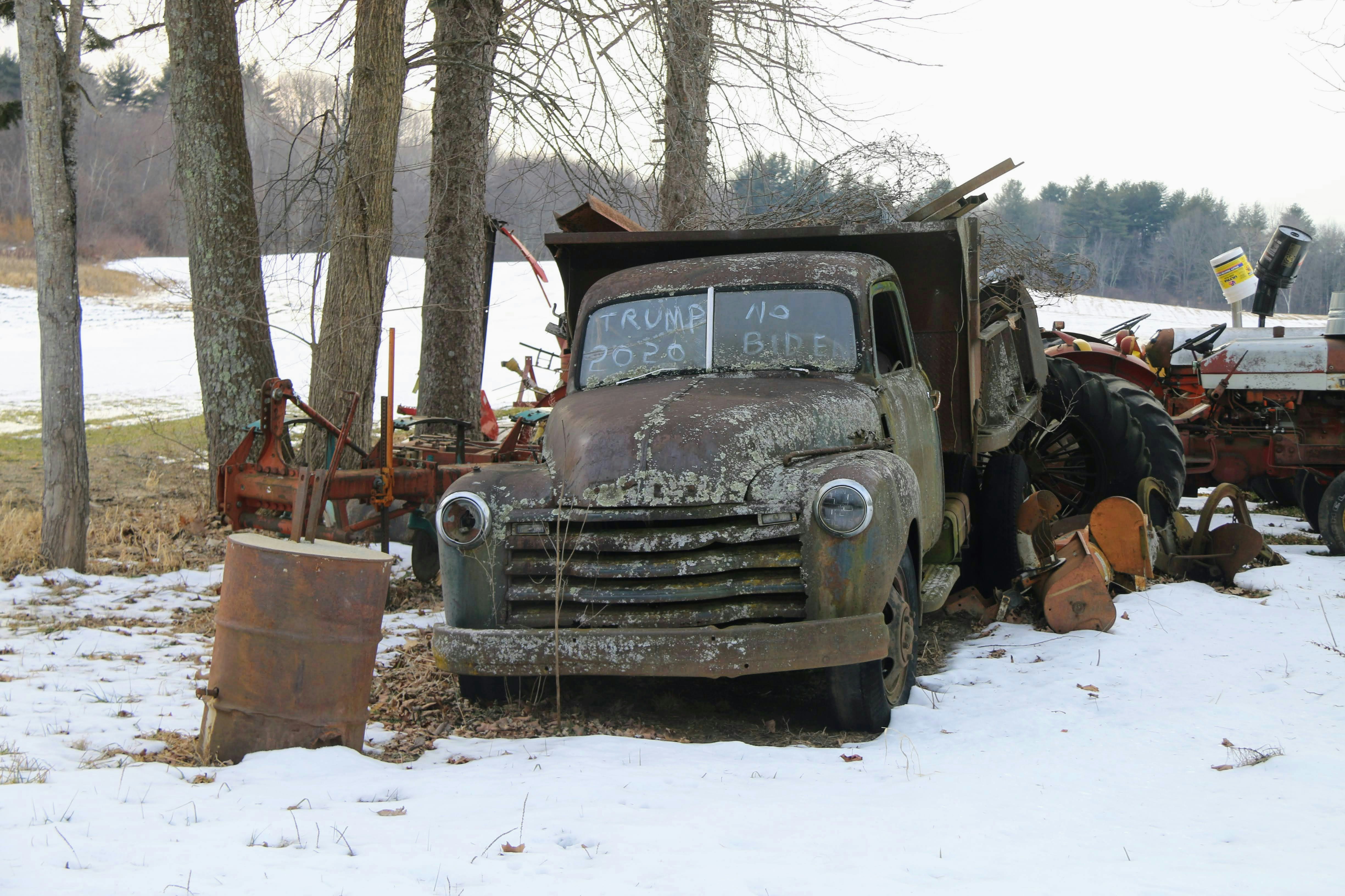 A car that has been in a ditch photo – Free Grey Image on Unsplash